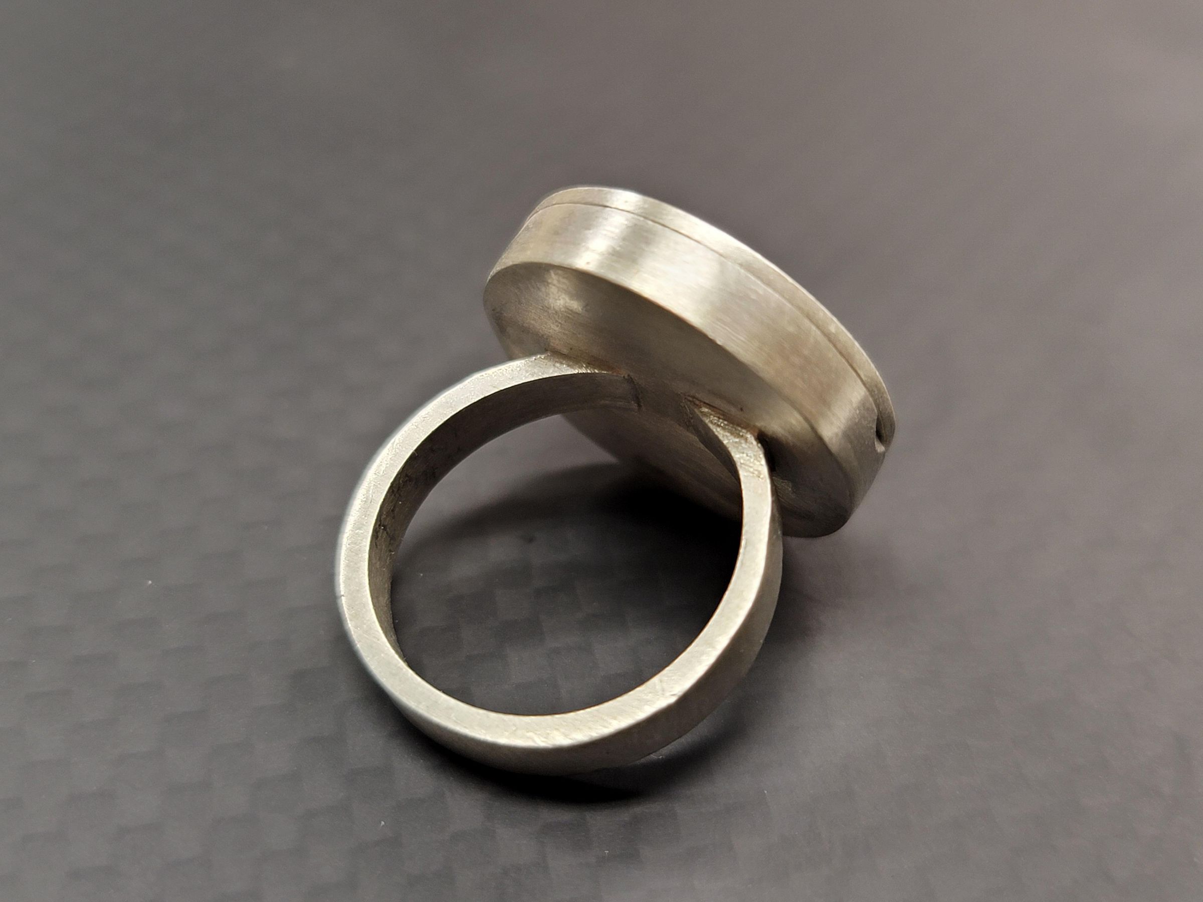 Secret Compartment Ring : 6 Steps (with Pictures) - Instructables