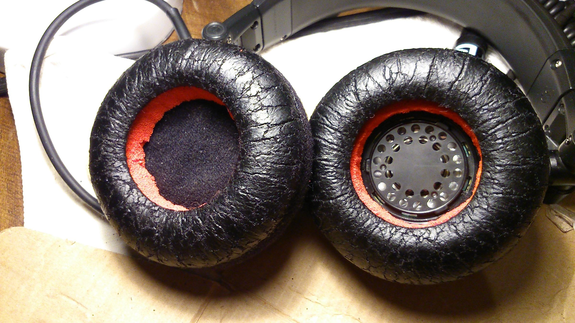 Headphone Ear Pads Renovation : 4 Steps - Instructables