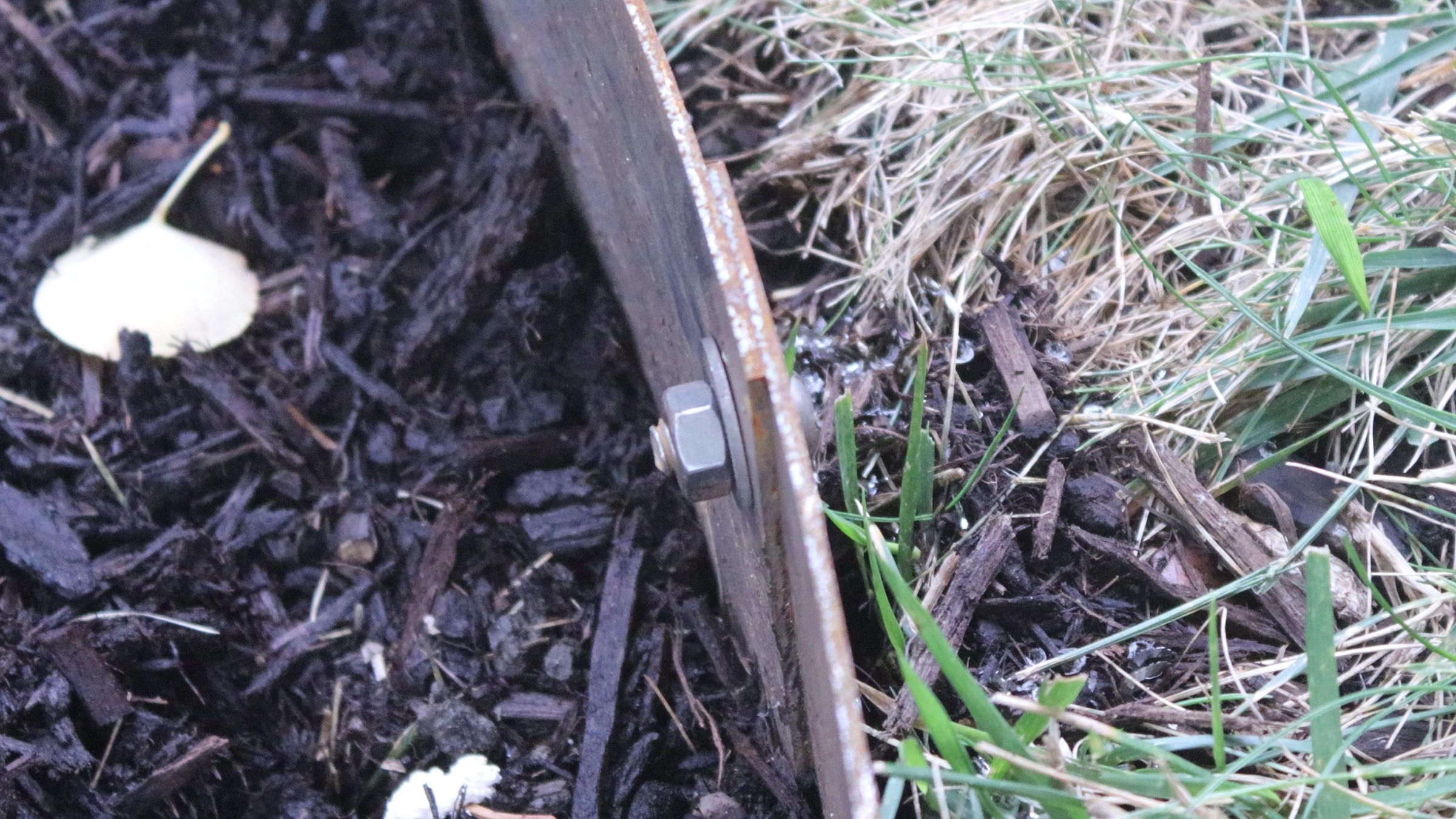 DIY Hammer-In Steel Garden Edging : 8 Steps (with Pictures) - Instructables