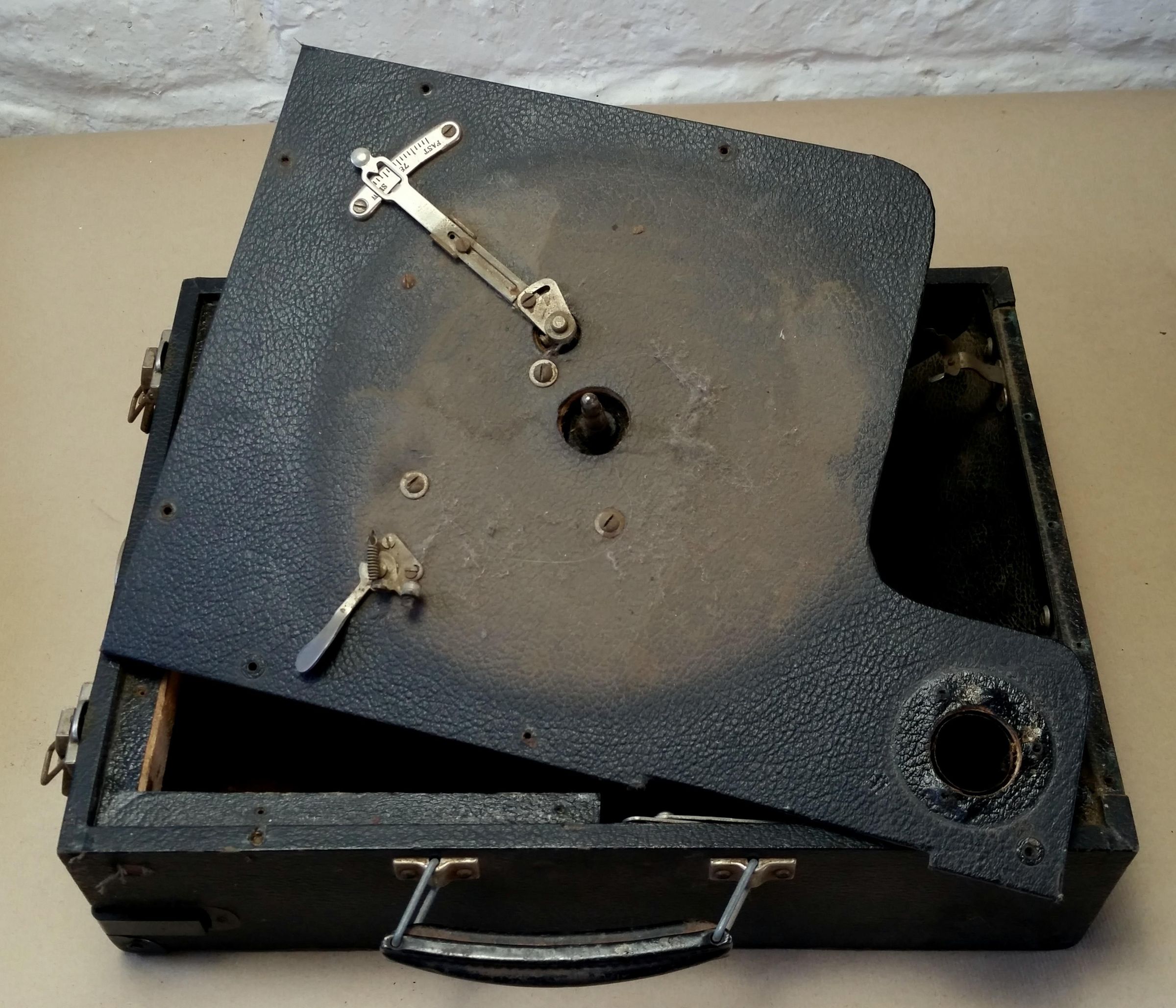 Give an Old Gramophone Some New Life! : 18 Steps (with Pictures ...