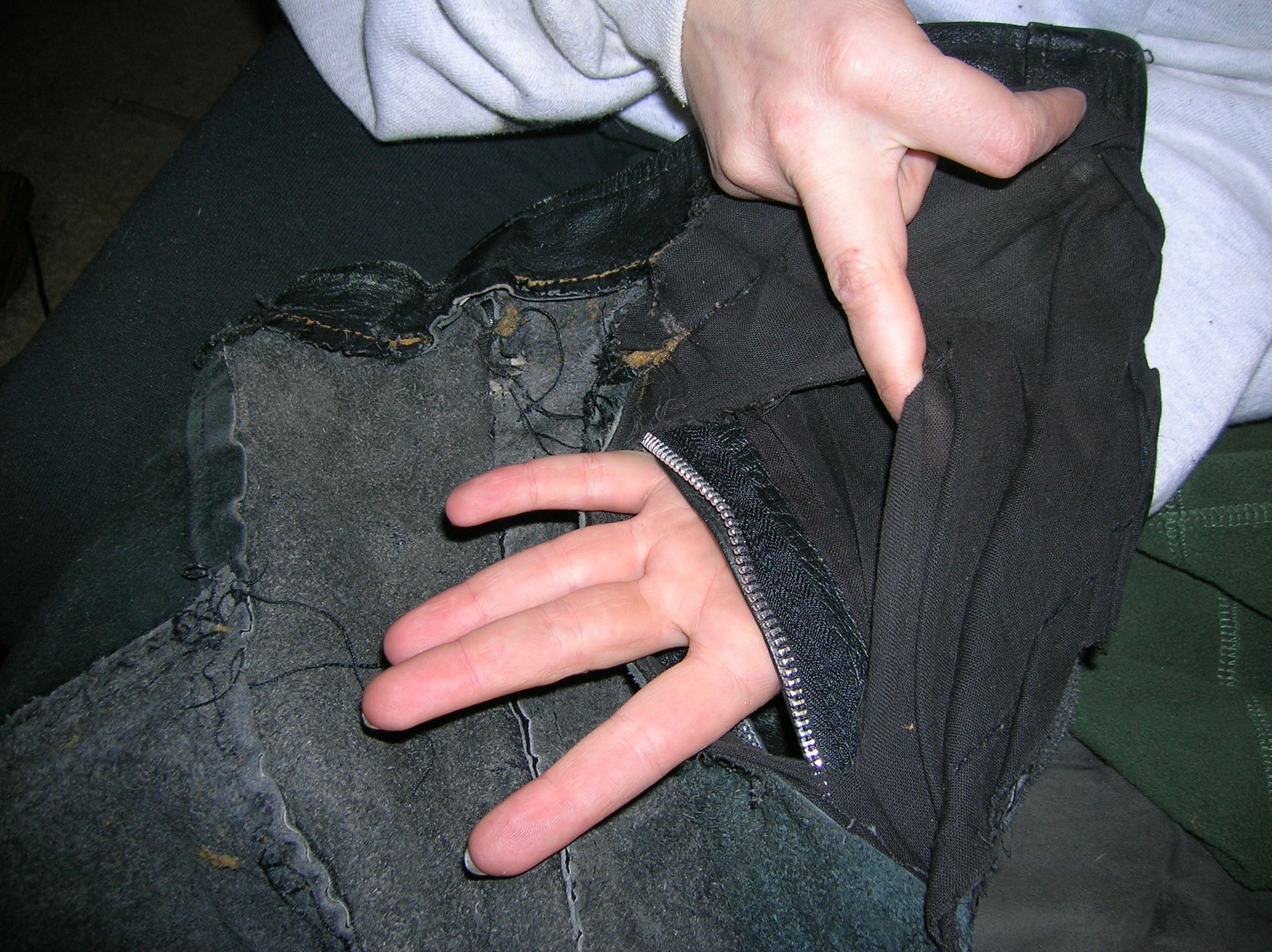 How to Repair a Leather Jacket by Hand : 6 Steps - Instructables