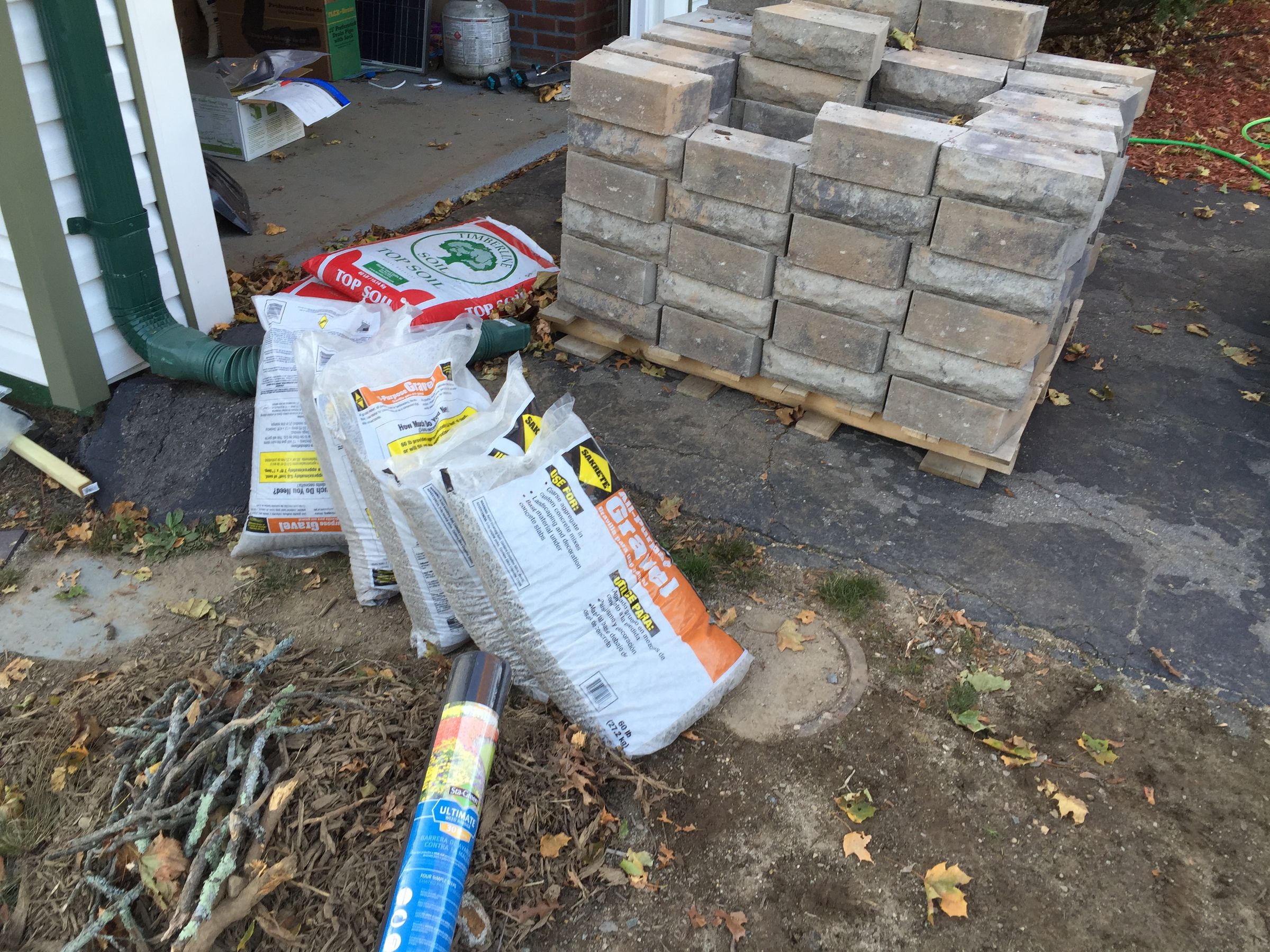 How to Build a Block Retaining Wall : 10 Steps (with Pictures ...