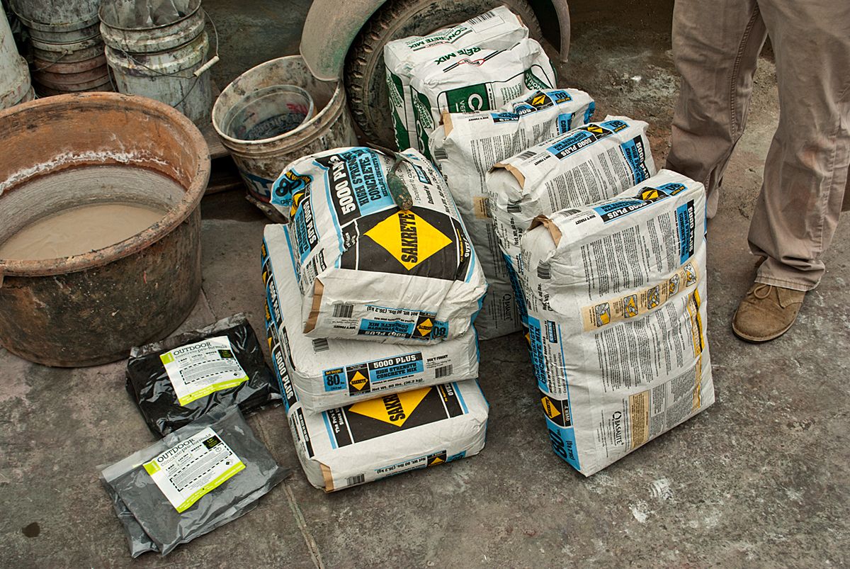 DIY CONCRETE:: How-To-Mix Concrete : 5 Steps - Instructables