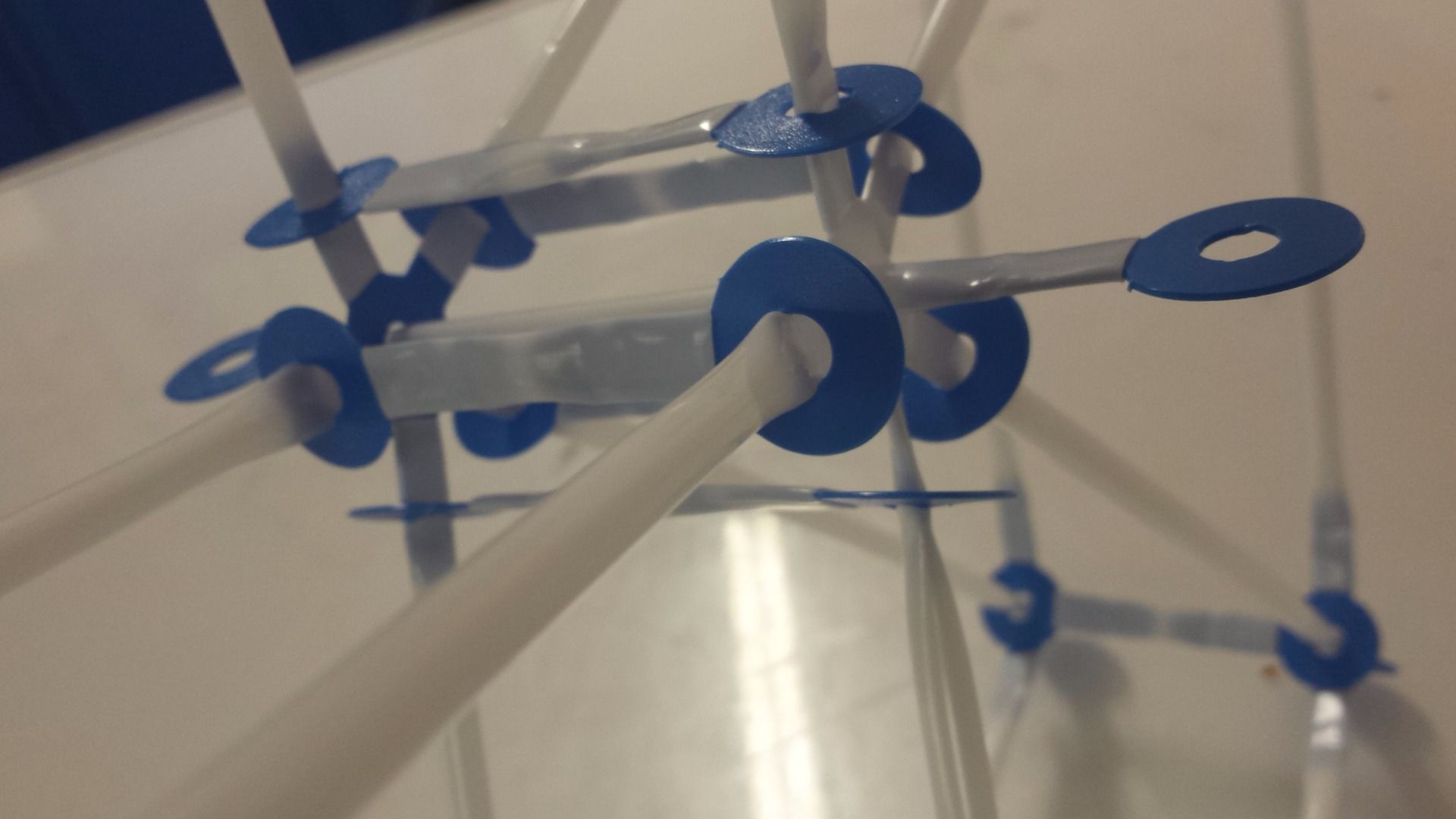 Strawbees Ferris Wheel : 7 Steps - Instructables