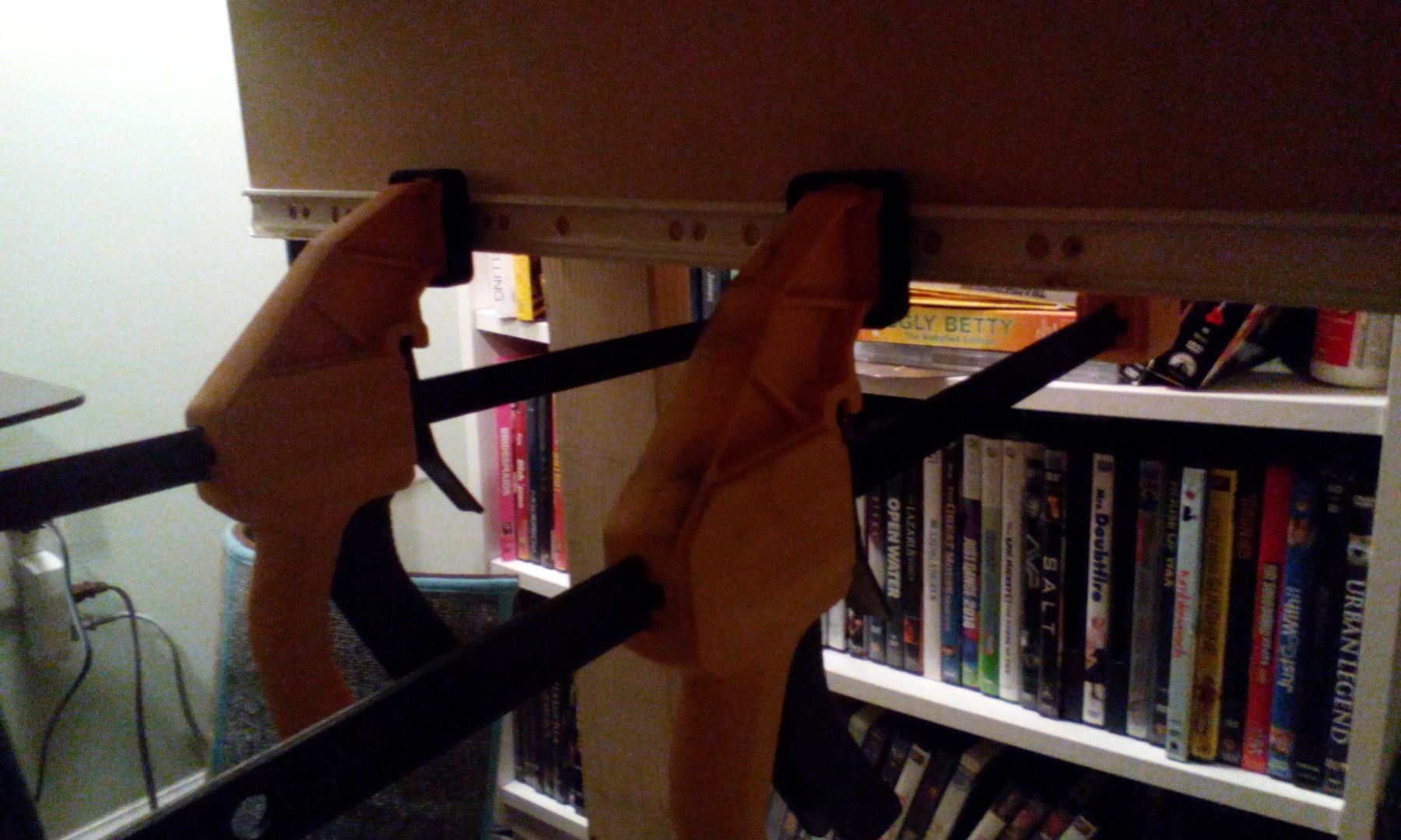 Simple 2' X 4' Computer Desk : 6 Steps (with Pictures) - Instructables