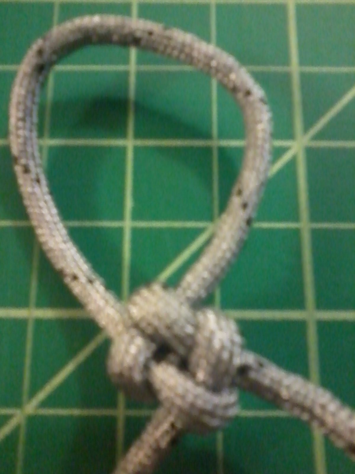 Paracord Cross-Knot Cross : 12 Steps - Instructables