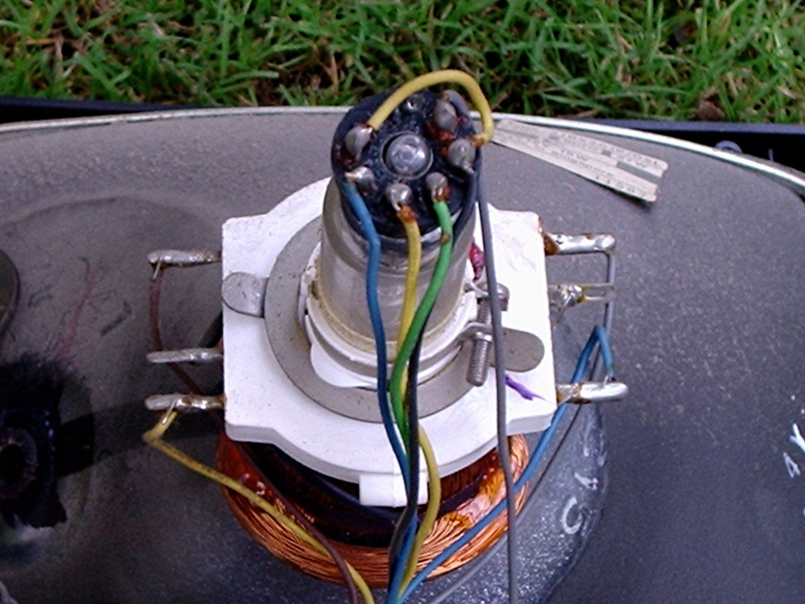 How to Take Apart TV : 7 Steps (with Pictures) - Instructables