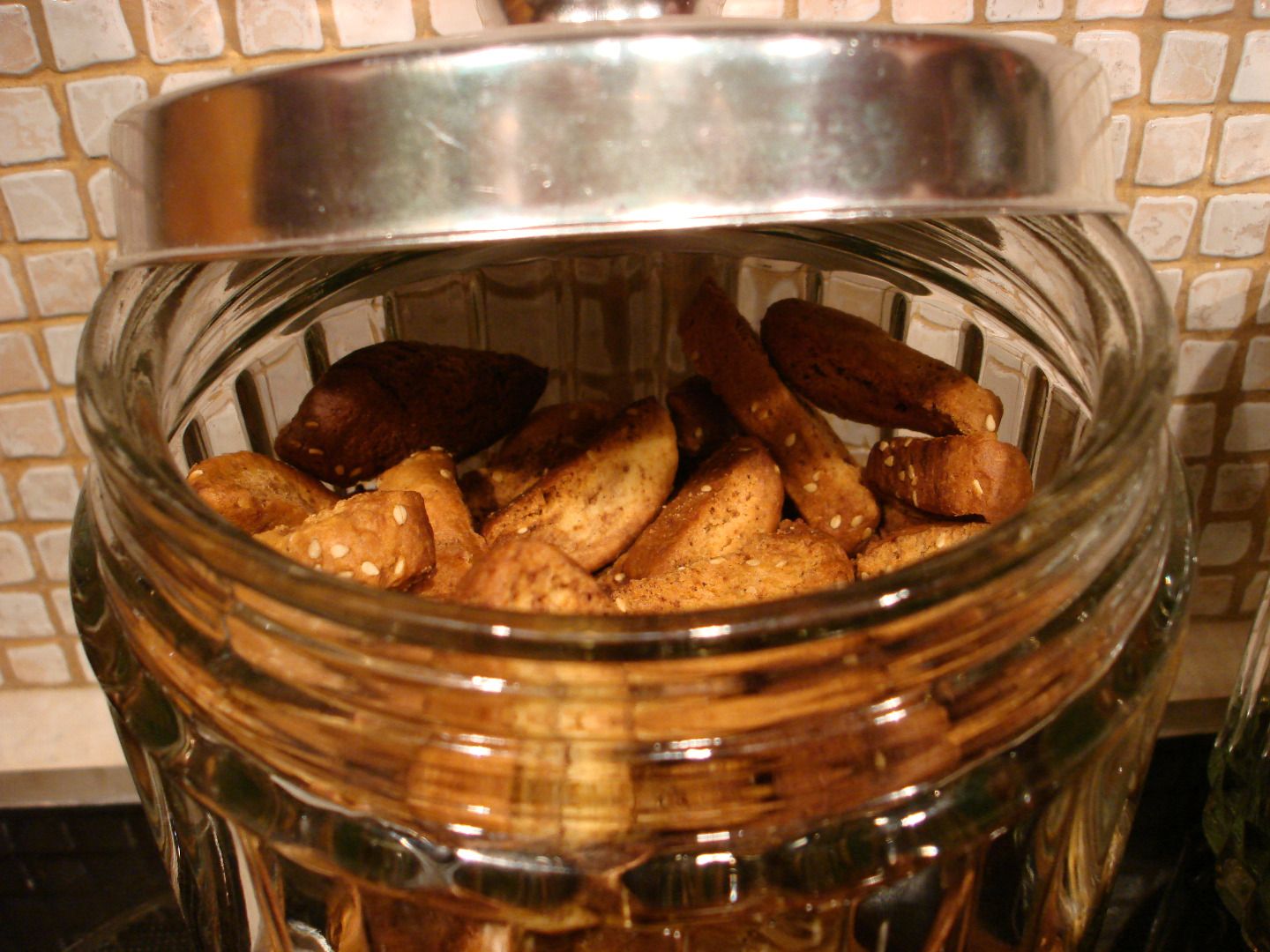 Cookie Jar Lid Fix : 3 Steps - Instructables