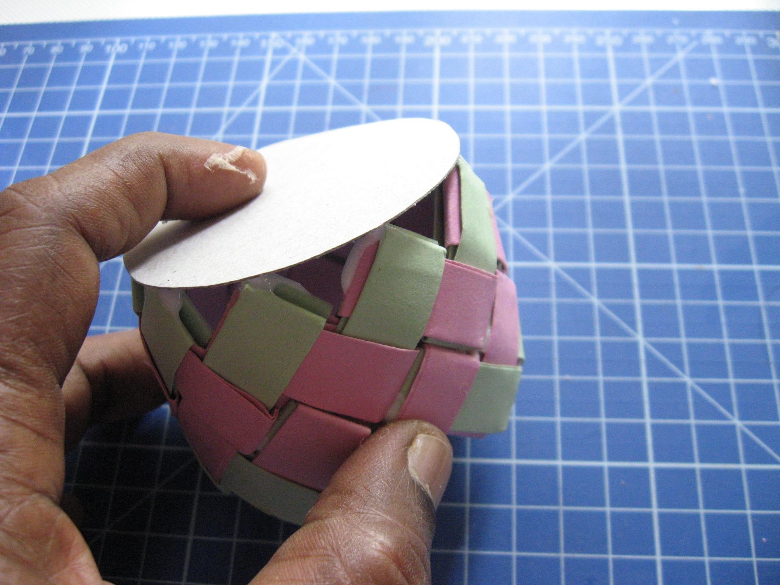How to Make a Small Paper Vase : 6 Steps (with Pictures) - Instructables