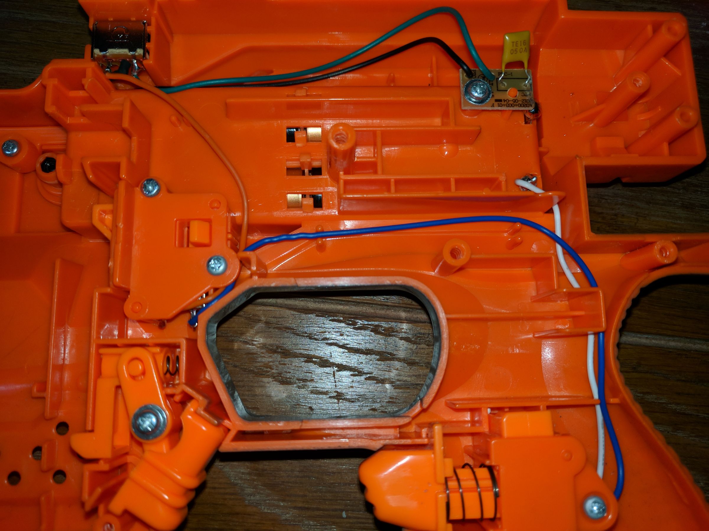 Nerf Stryfe - Disable/remove Locks, Quick and Easy : 9 Steps ...