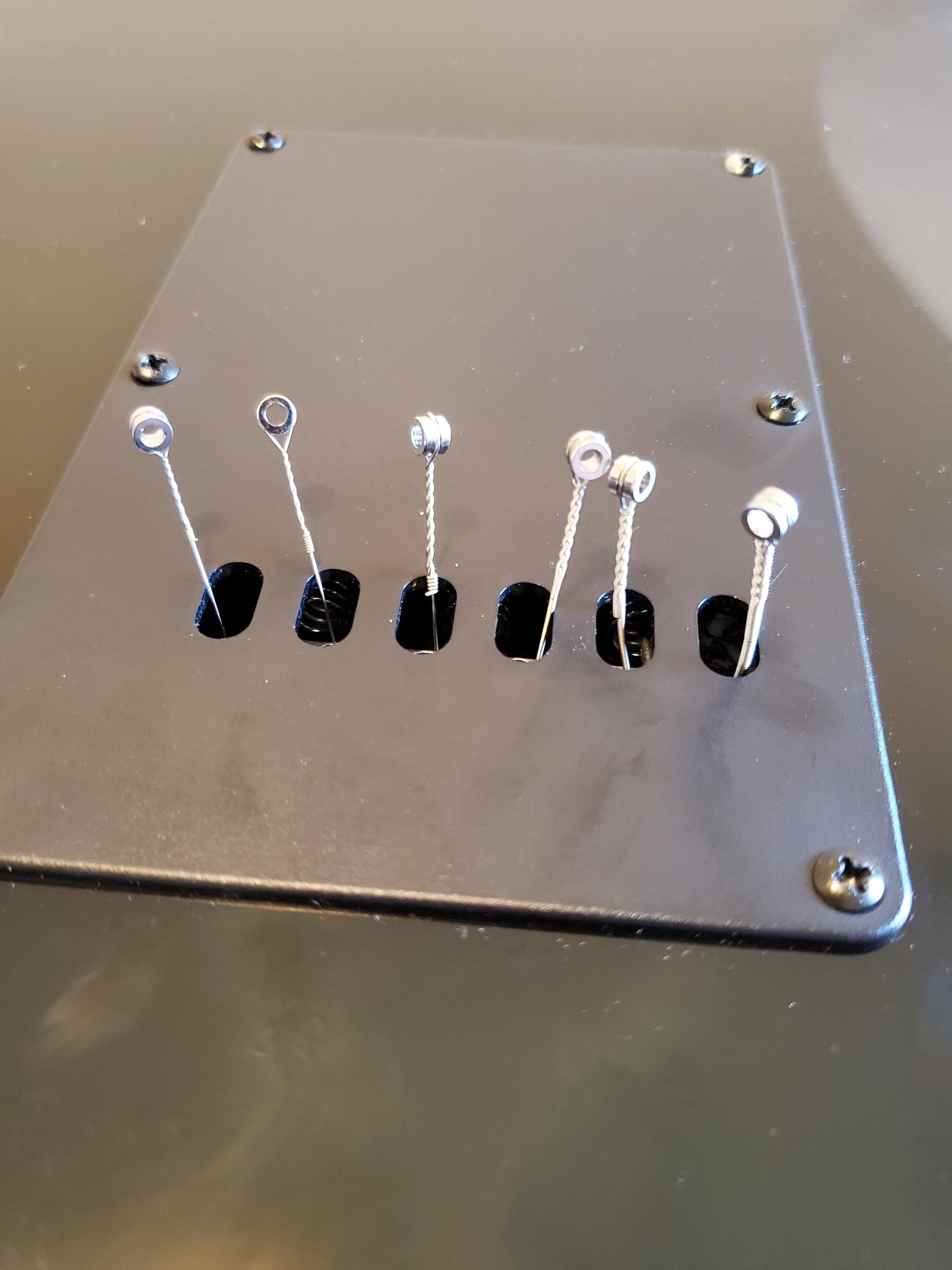 How to Restring Your Guitar : 12 Steps (with Pictures) - Instructables