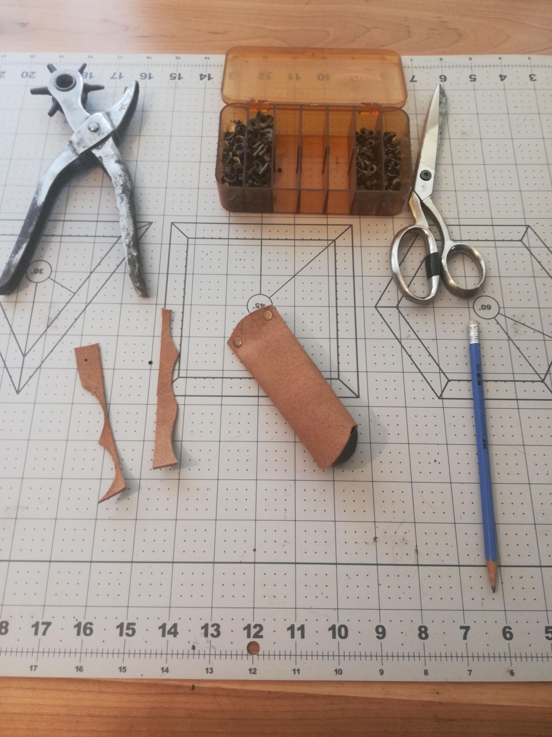 Cast Iron Heat Resistant Handle Grip Made Out of Leather : 3 Steps ...