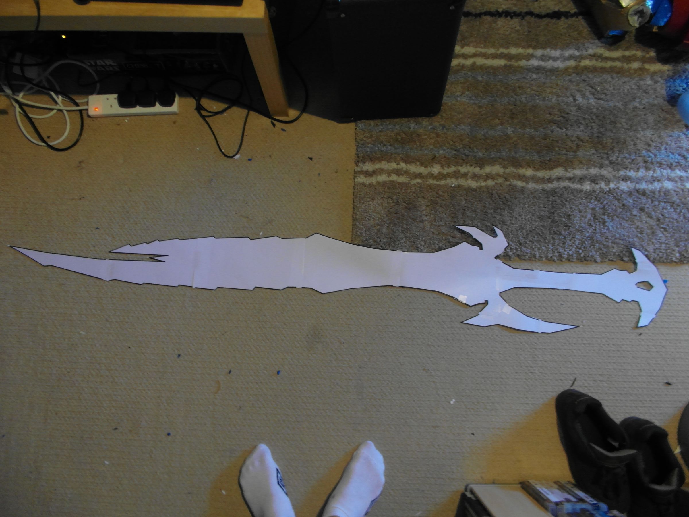 6ft Long Skyrim: Daedric Great Sword. : 4 Steps - Instructables