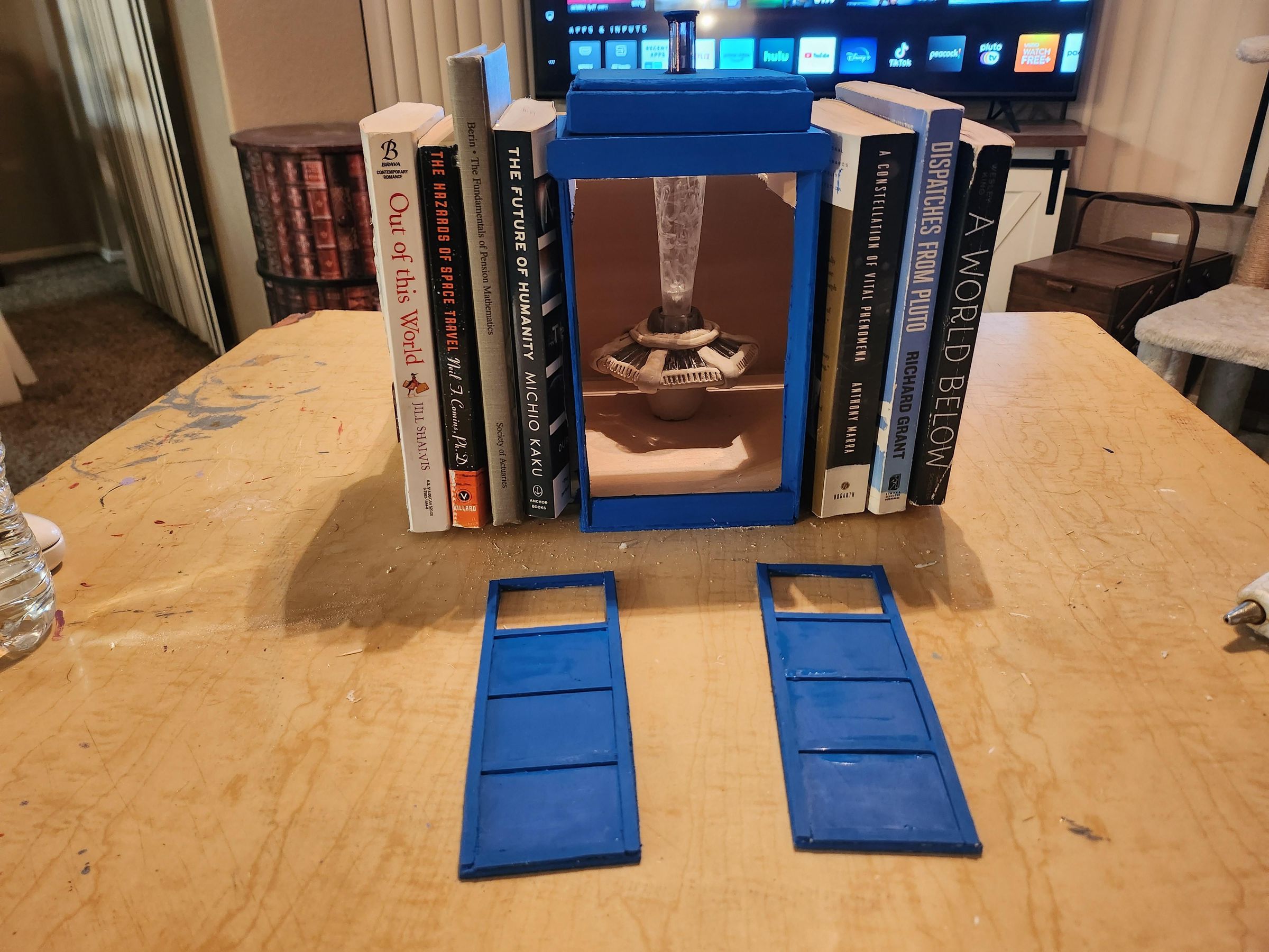 Doctor Who TARDIS Book Nook (That’s Bigger on the Inside!) : 7 Steps ...