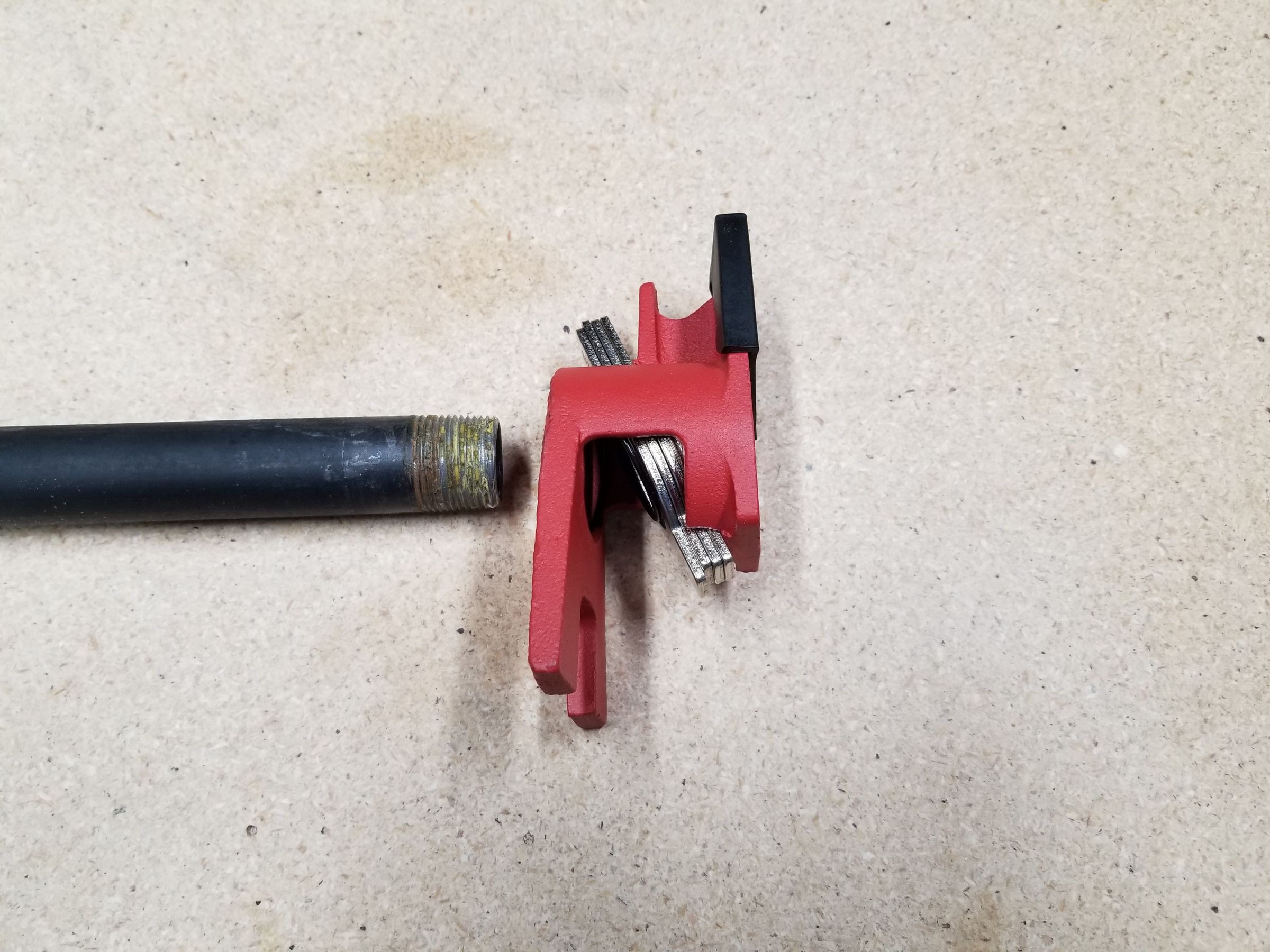 How to Assemble Pipe Clamps : 4 Steps - Instructables
