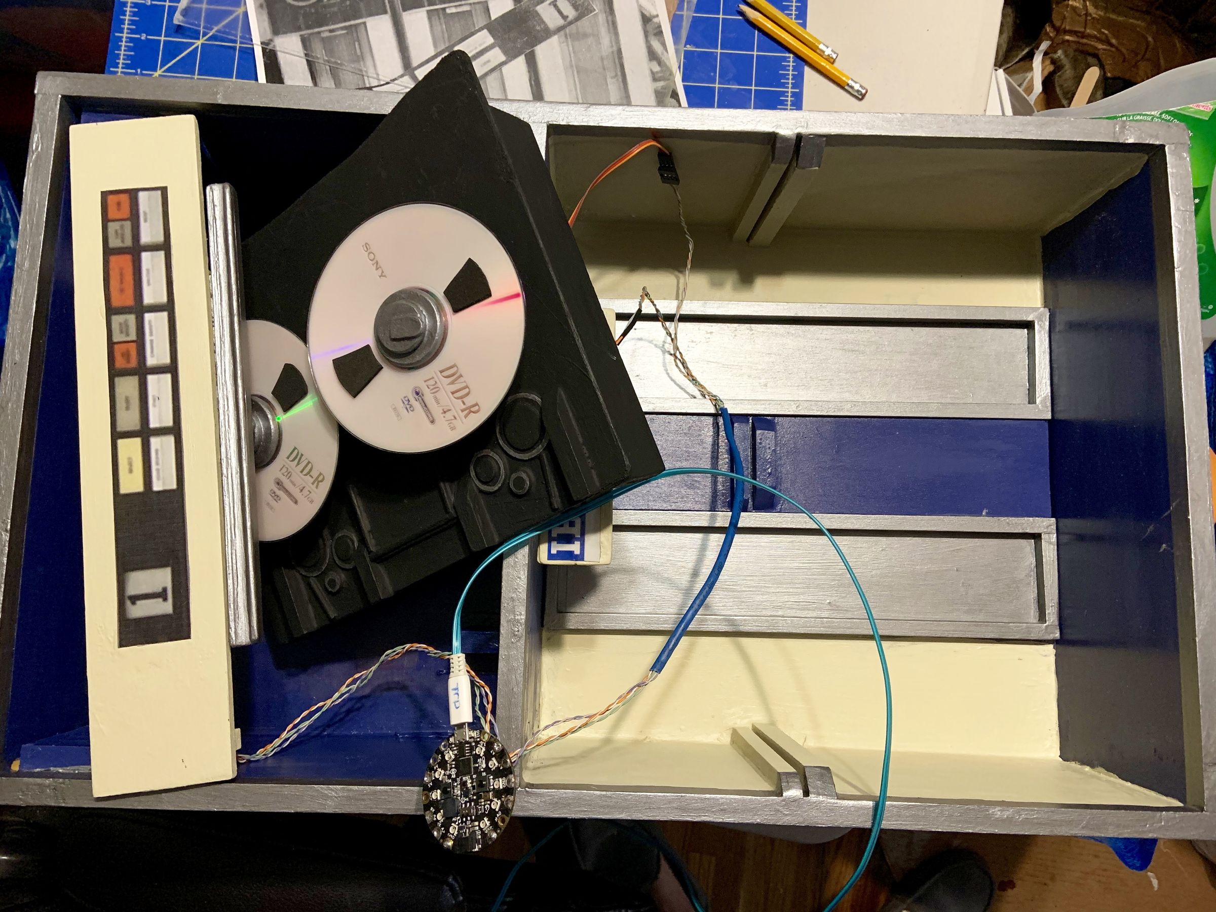 Retro Mainframe Computer Digital to Analog Shelf : 3 Steps - Instructables