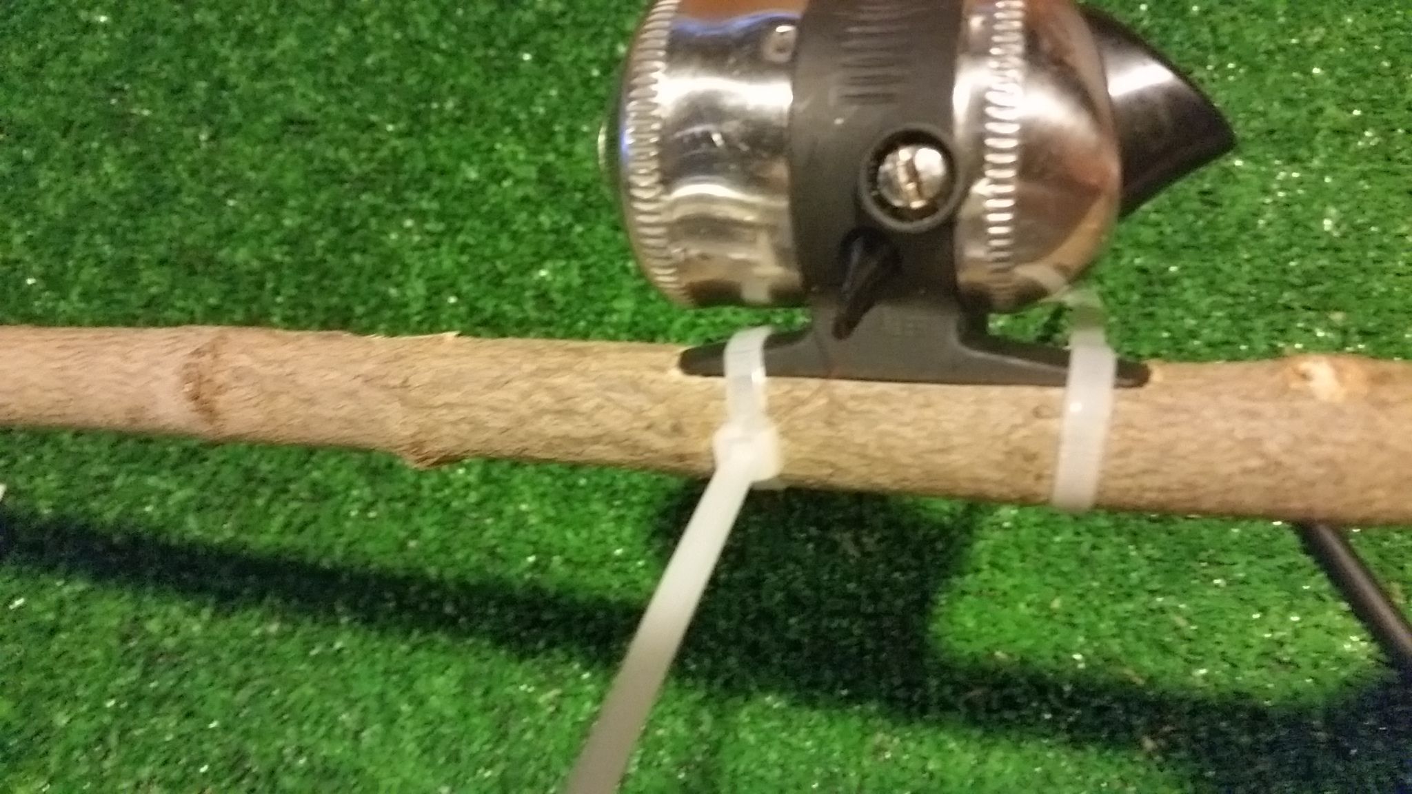 Survival Fishing Without a Pole : 7 Steps (with Pictures) - Instructables