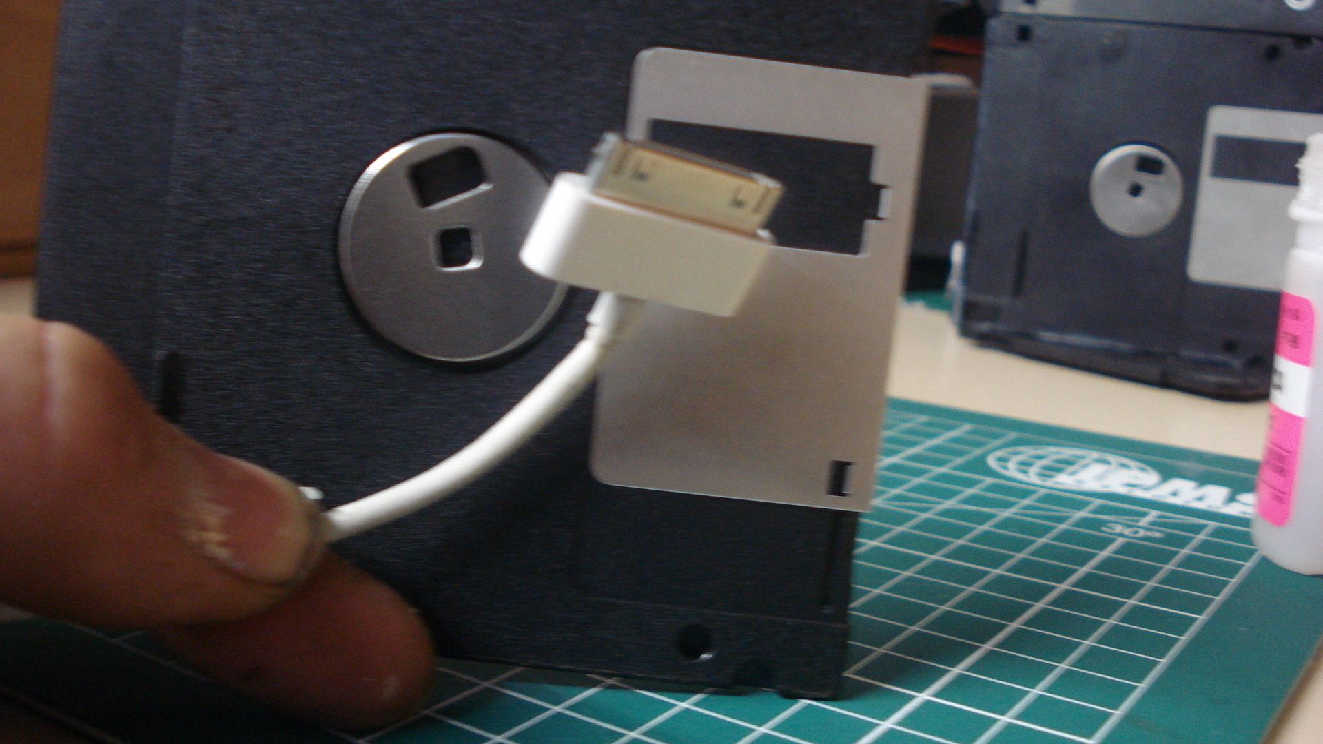 Apple Floppy Dock : 5 Steps - Instructables