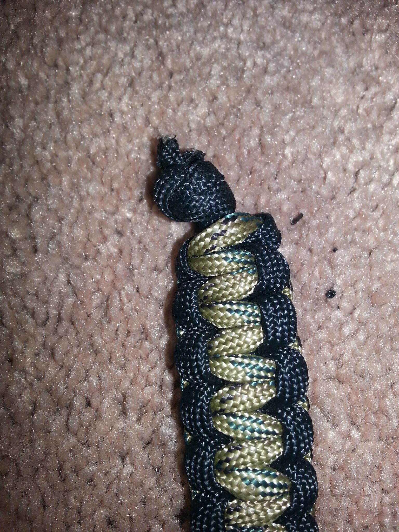 Easy Two Color Paracord Bracelet : 7 Steps - Instructables