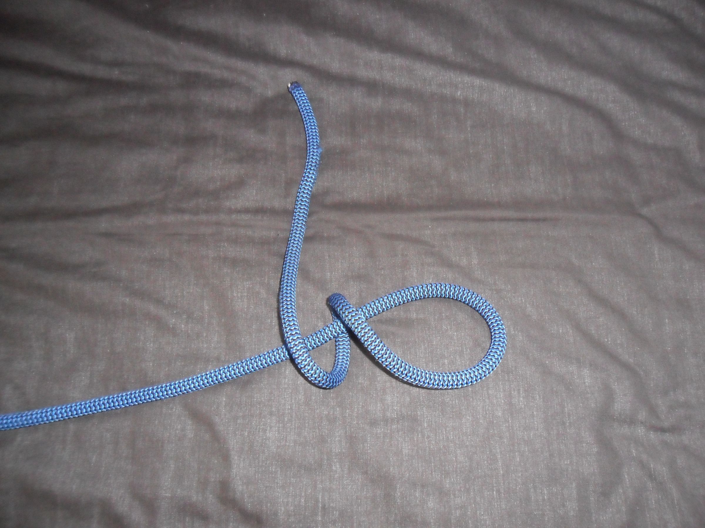 How to Tie a Rope Harness for Hill Walking. - Instructables