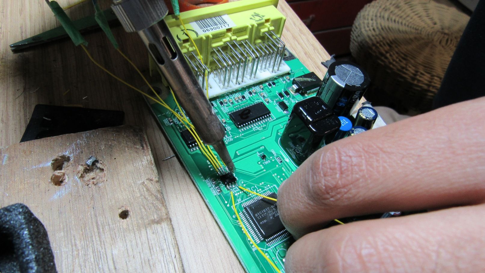 DIY: Reset Airbag Computer Crash Data : 8 Steps (with Pictures) - Instructables