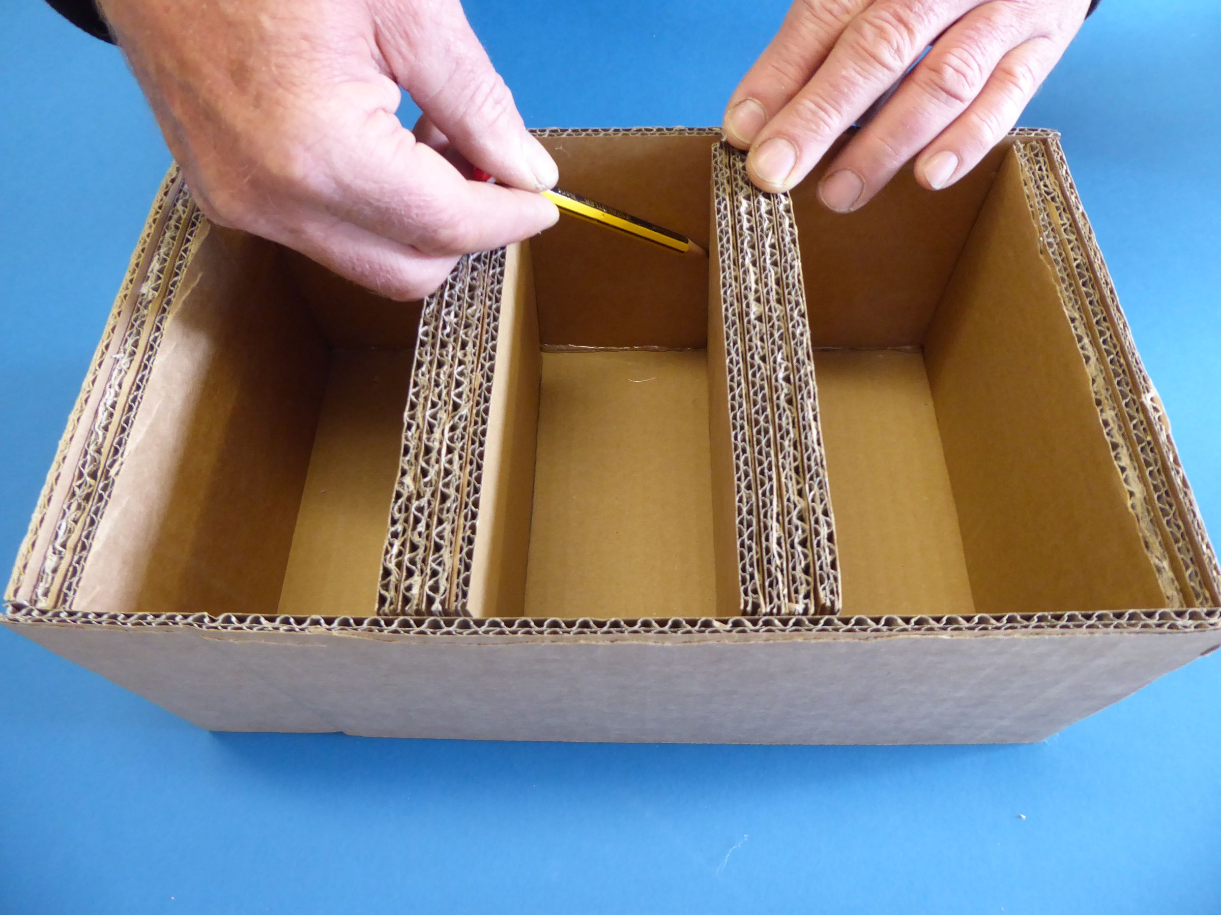 The Magic Chicken Cardboard Box : 5 Steps (with Pictures) - Instructables