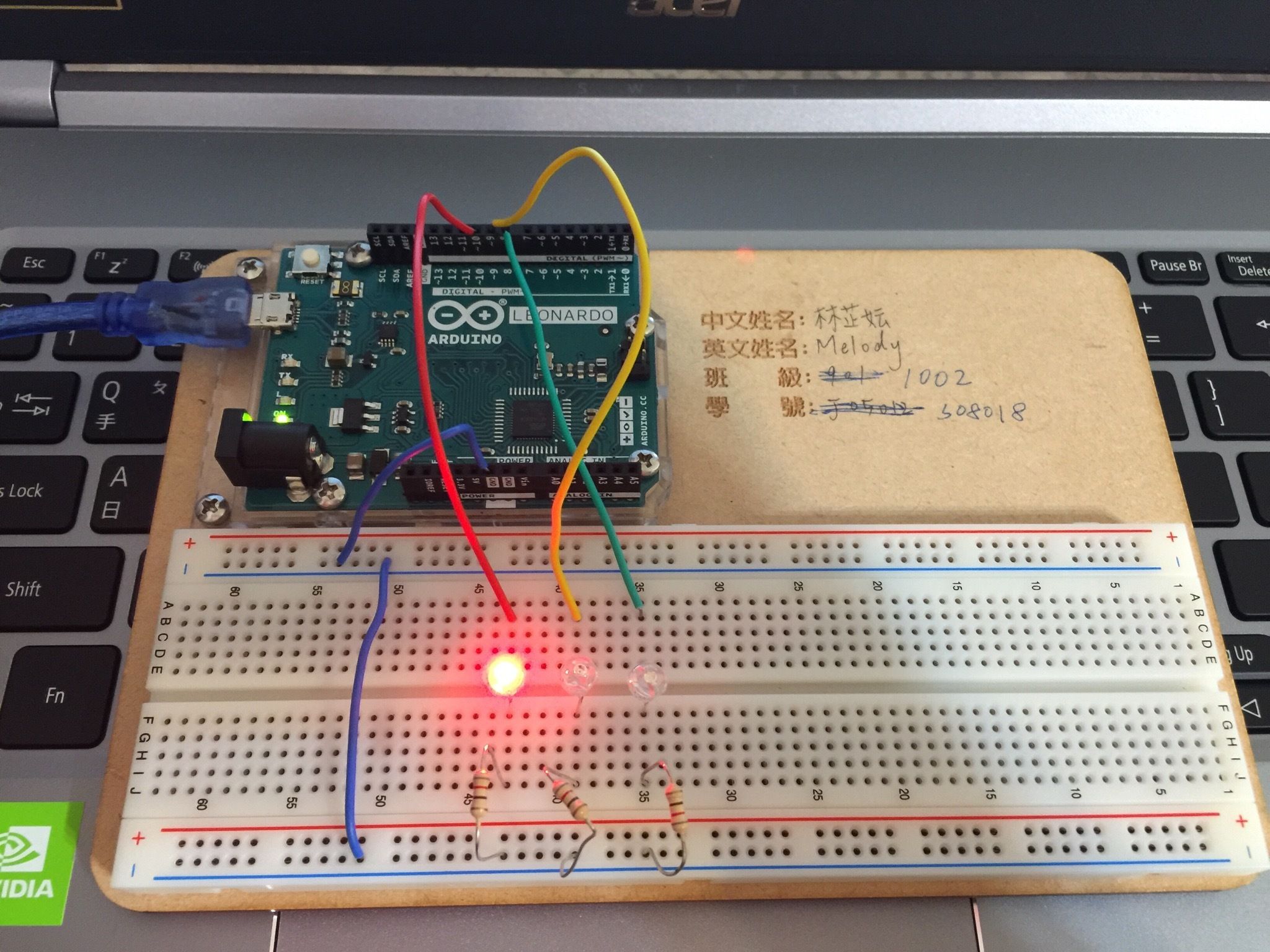 Simple Traffic Light for Arduino : 4 Steps - Instructables