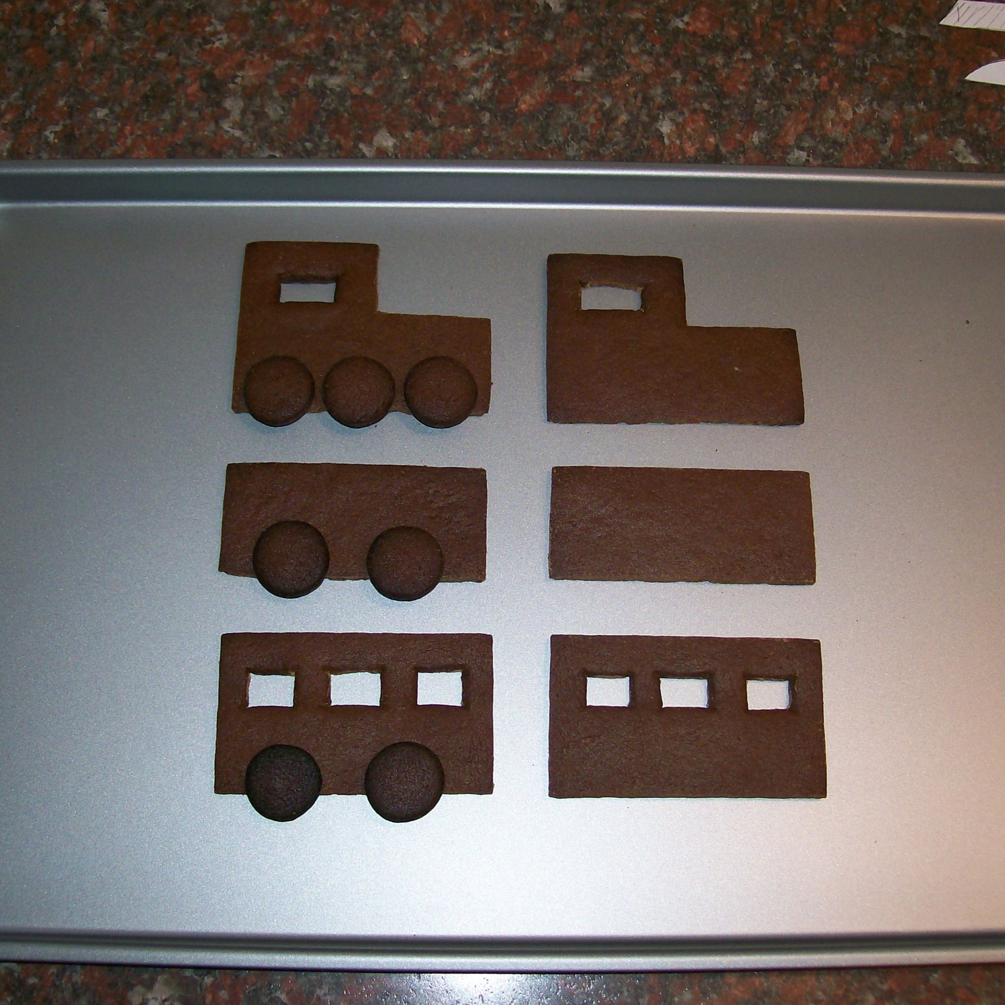 Moving Gingerbread Train Cookie : 6 Steps (with Pictures) - Instructables