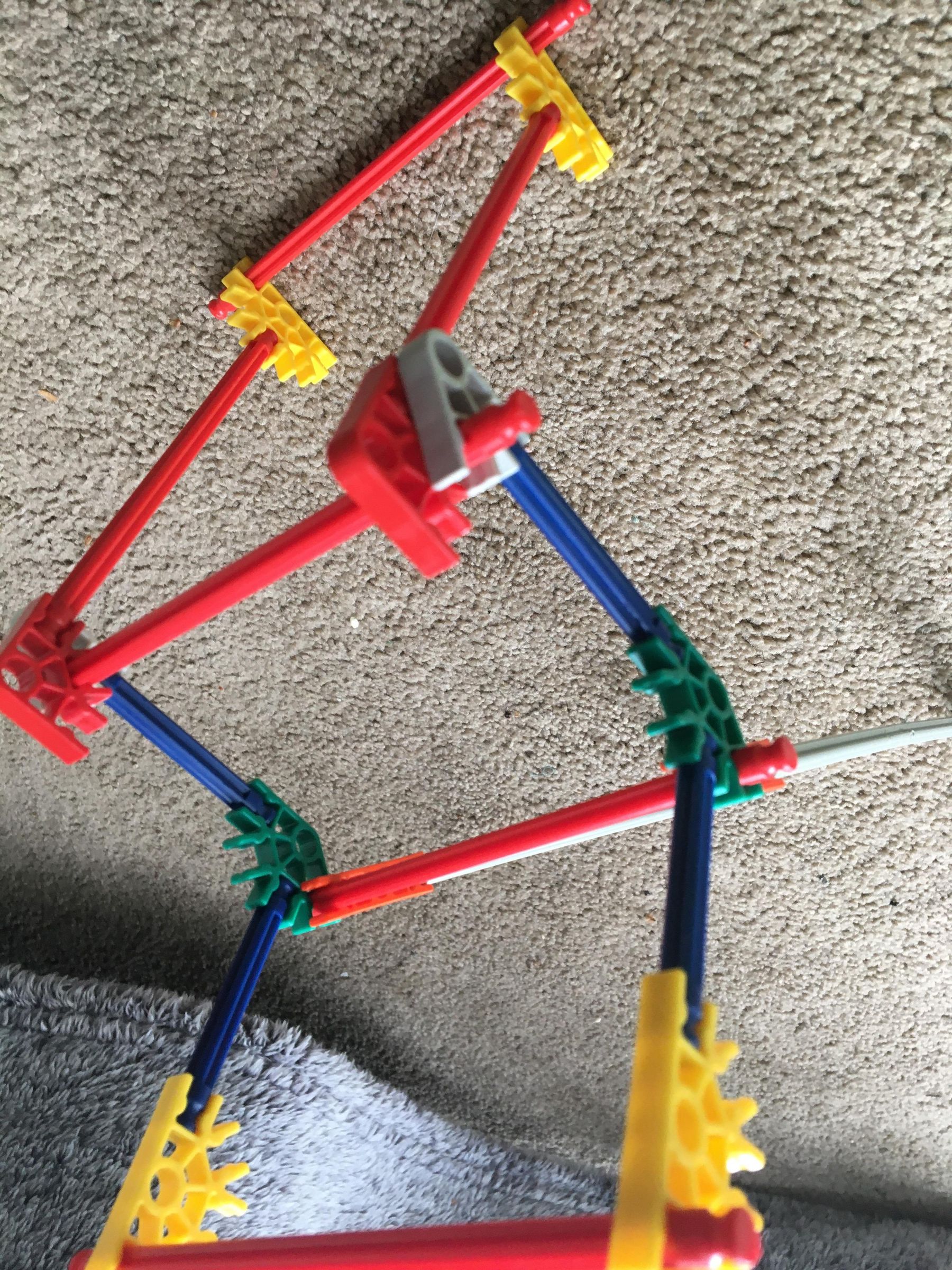 KNEX IPhone/IPod/IPad Stand : 4 Steps (with Pictures) - Instructables