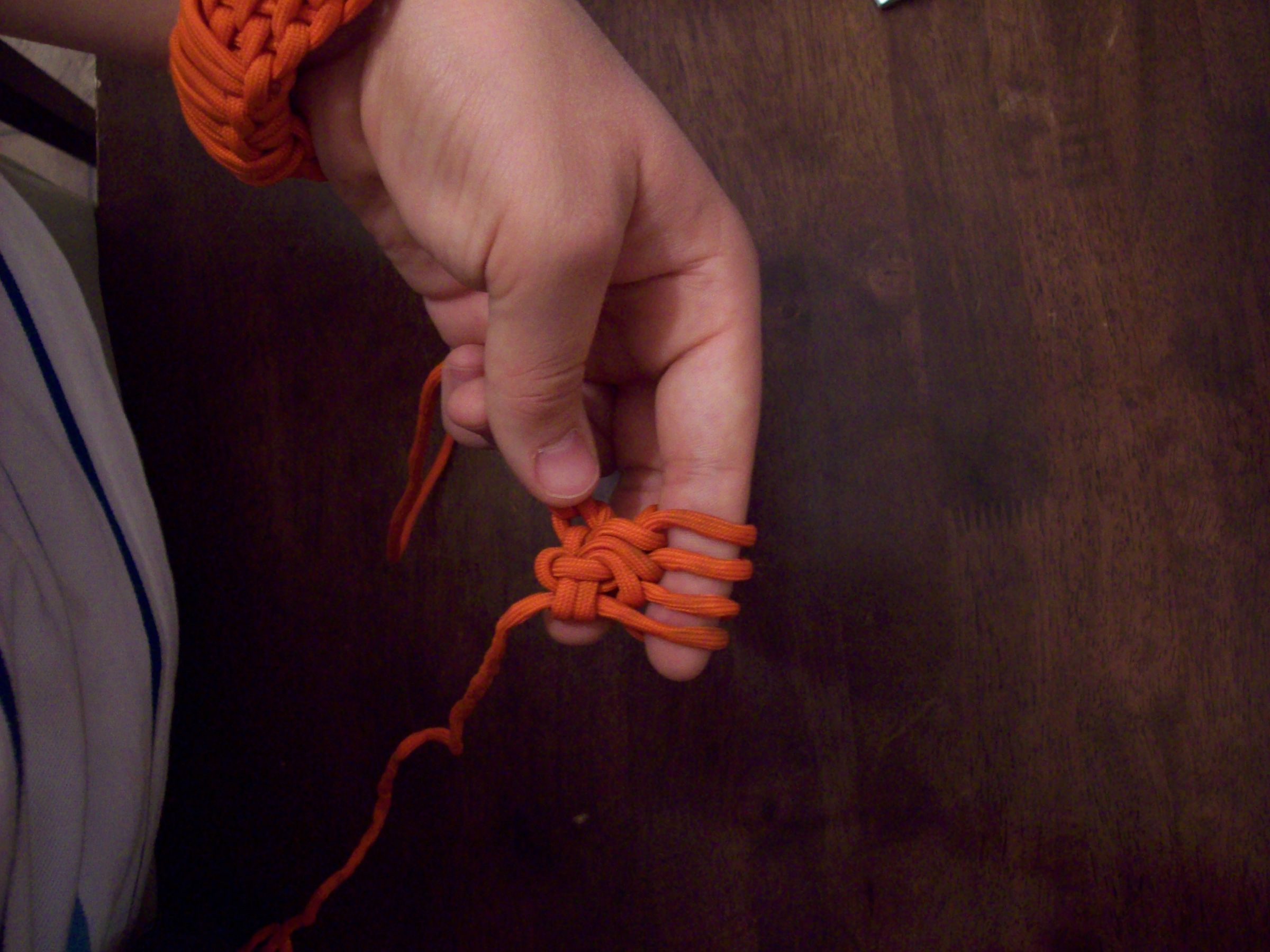 Paracord Rock Sling : 5 Steps - Instructables