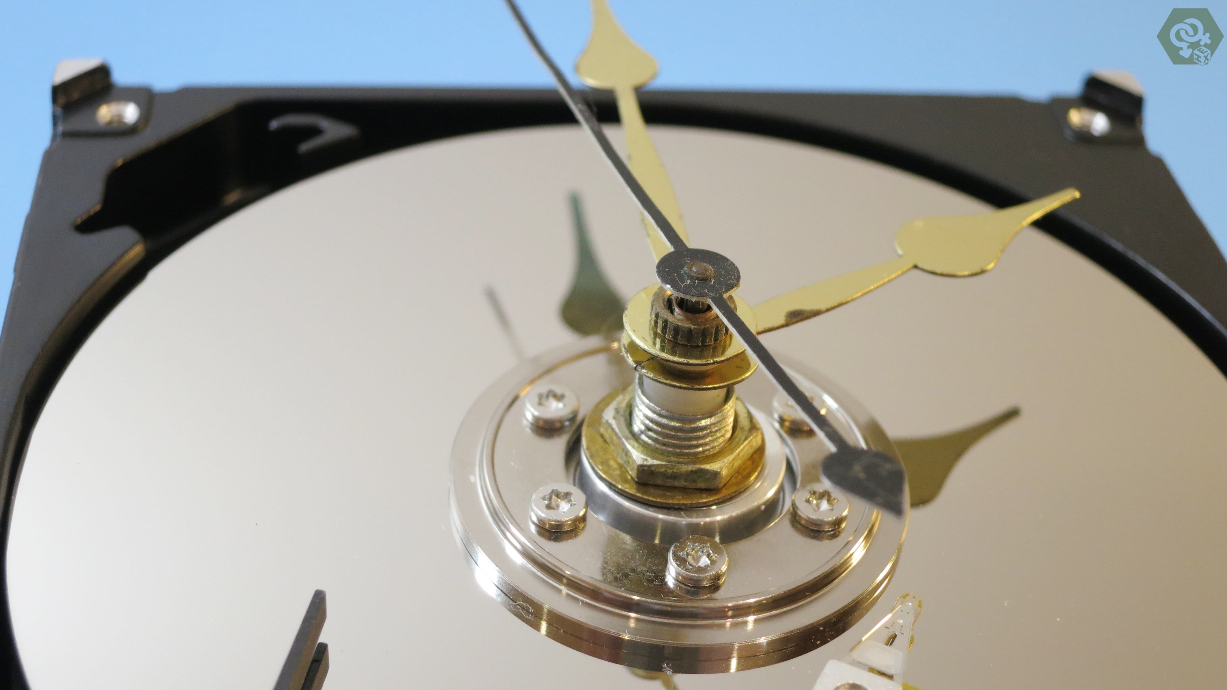 Upcycle a Hard Drive Into a Clock : 19 Steps (with Pictures ...