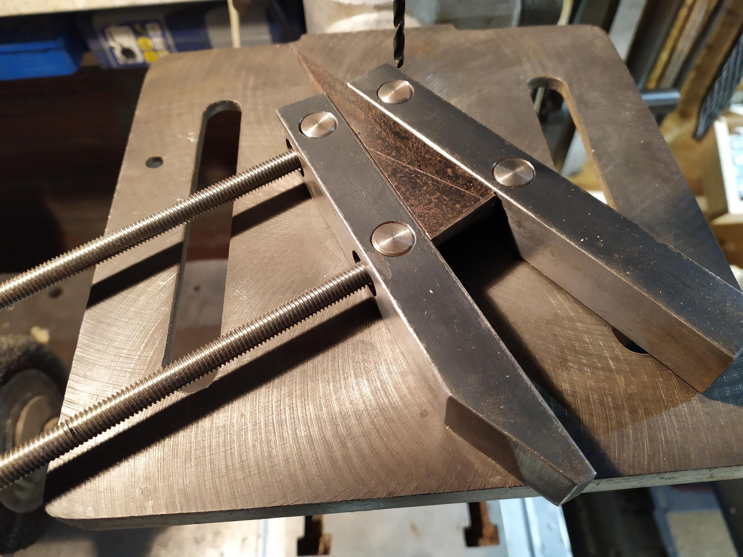 Metal Twin Screw Clamp (no Lathe, No Mill) : 7 Steps (with Pictures ...