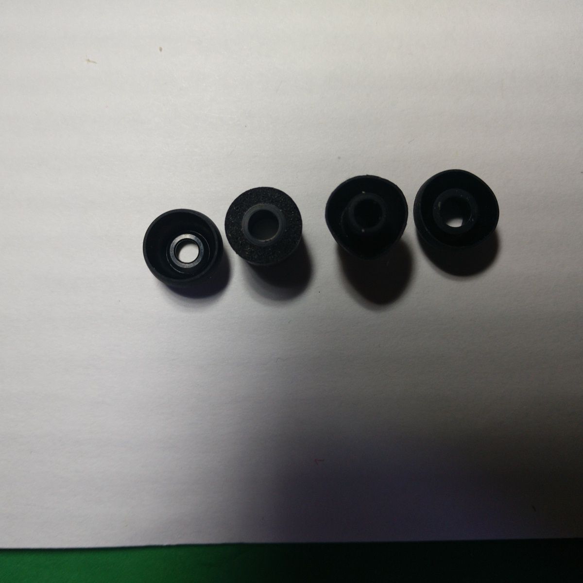 How to Make Earbud Tips Stay On : 4 Steps - Instructables