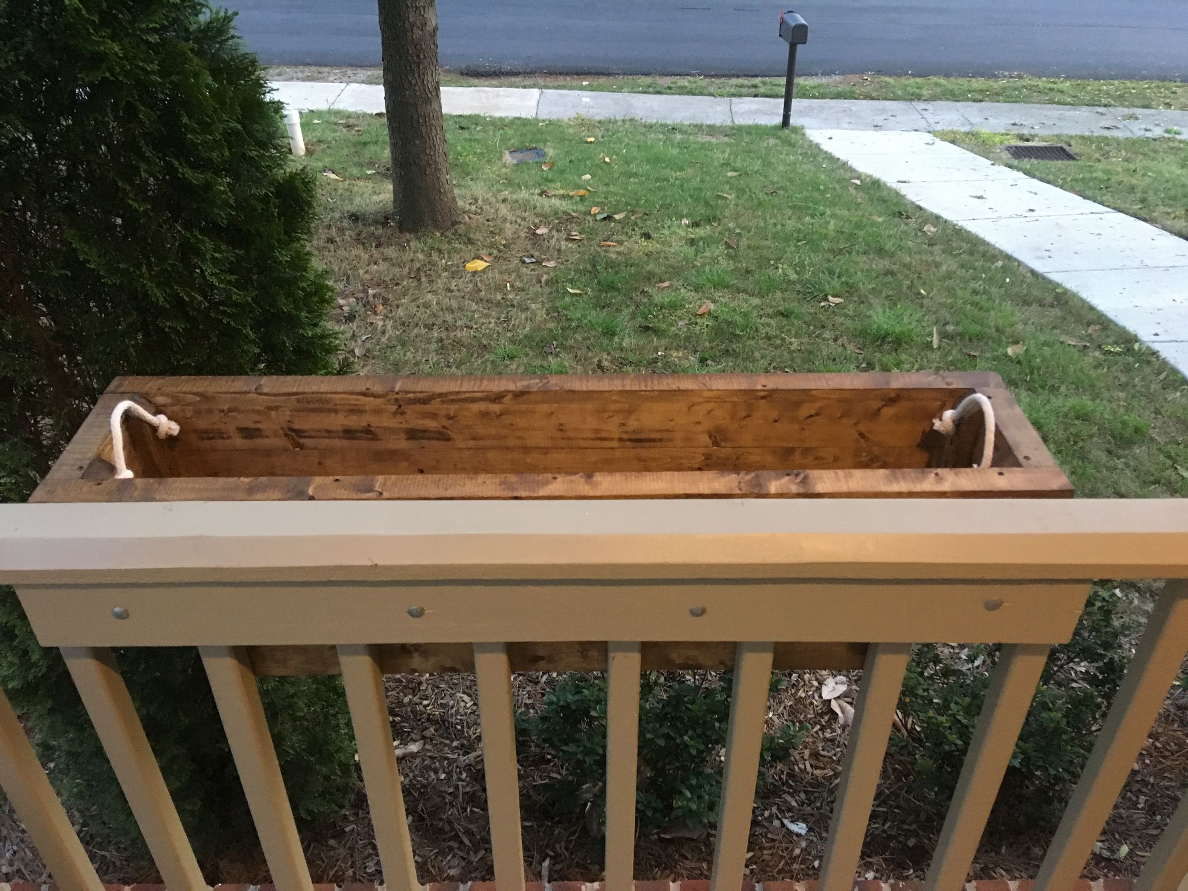 Simple Rail-Clamped Planter Box : 19 Steps (with Pictures) - Instructables