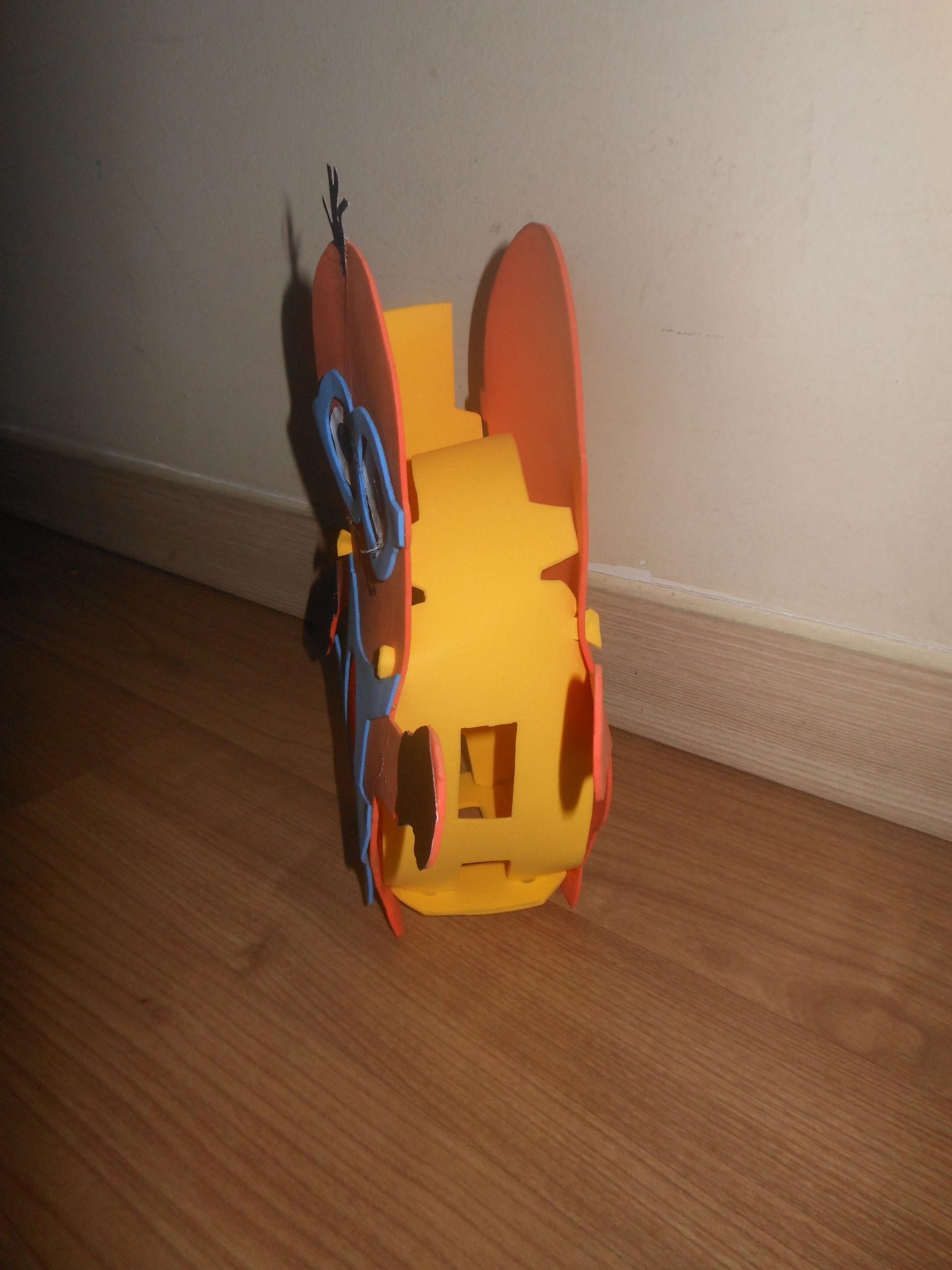 Miss La Sen Minion Lantern : 20 Steps - Instructables