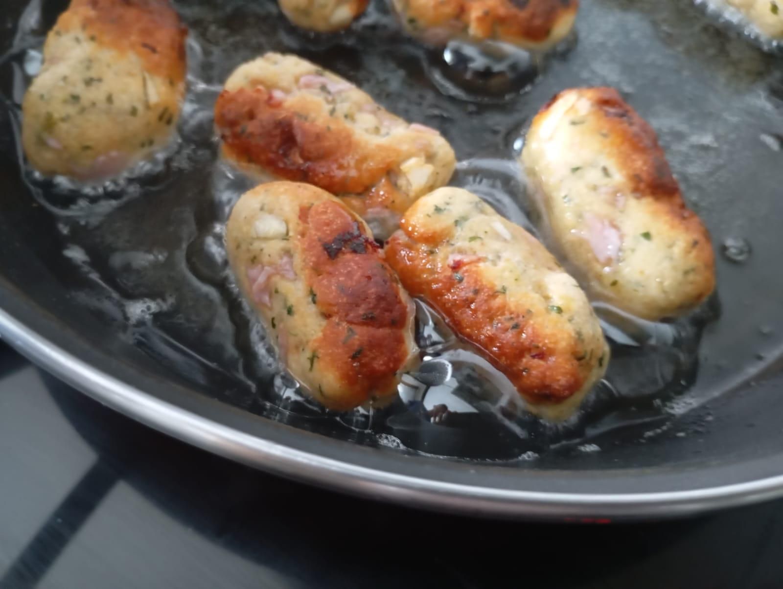Simple Outdoor Bread Fritters: Made With Just a Few Ingredients ...