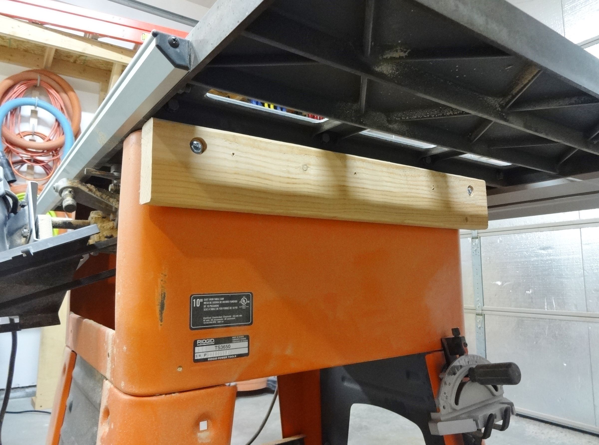 Height-Adjustable Outfeed Worktable : 11 Steps (with Pictures ...