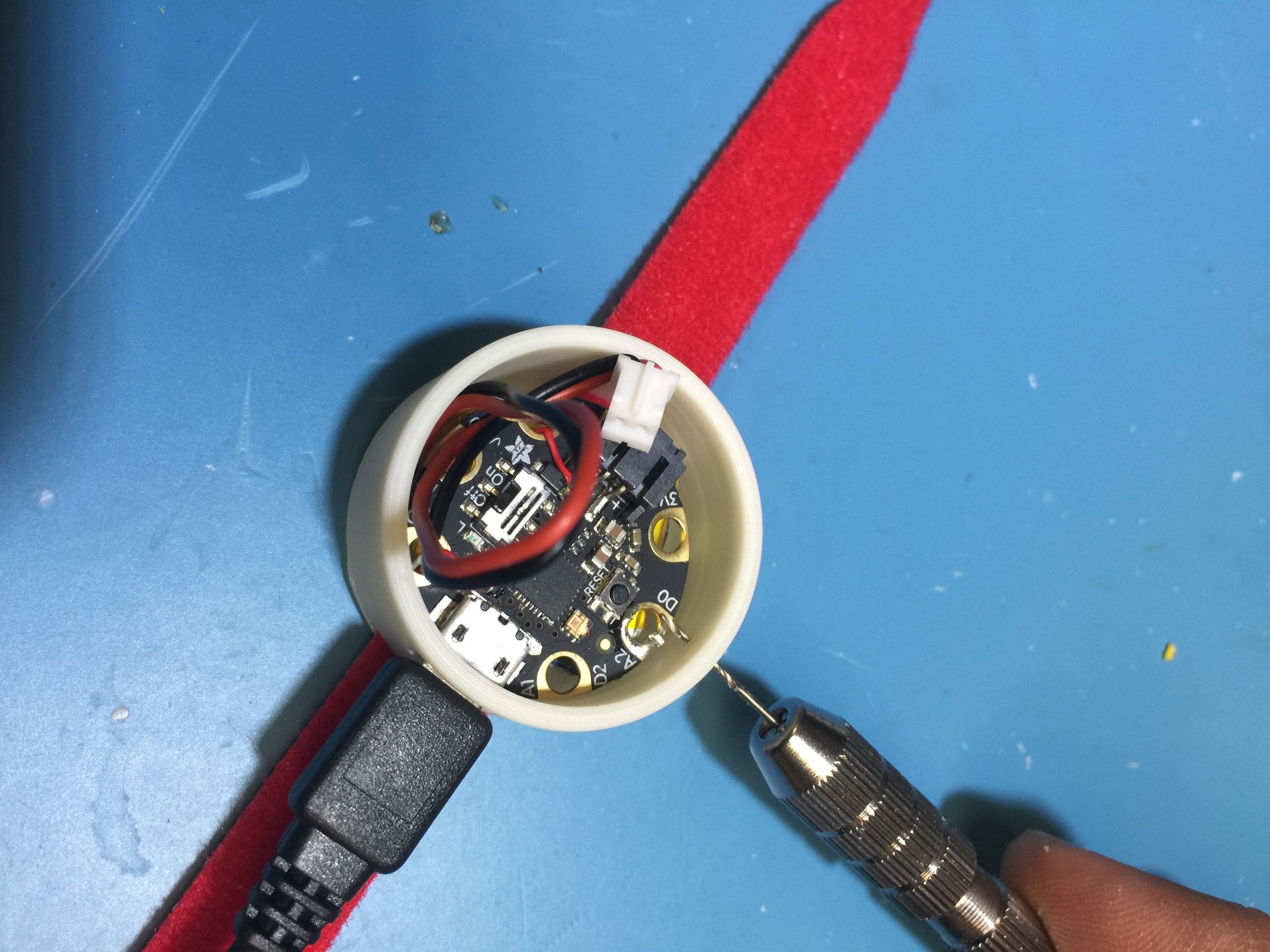 Hug-Time Bracelet : 6 Steps - Instructables