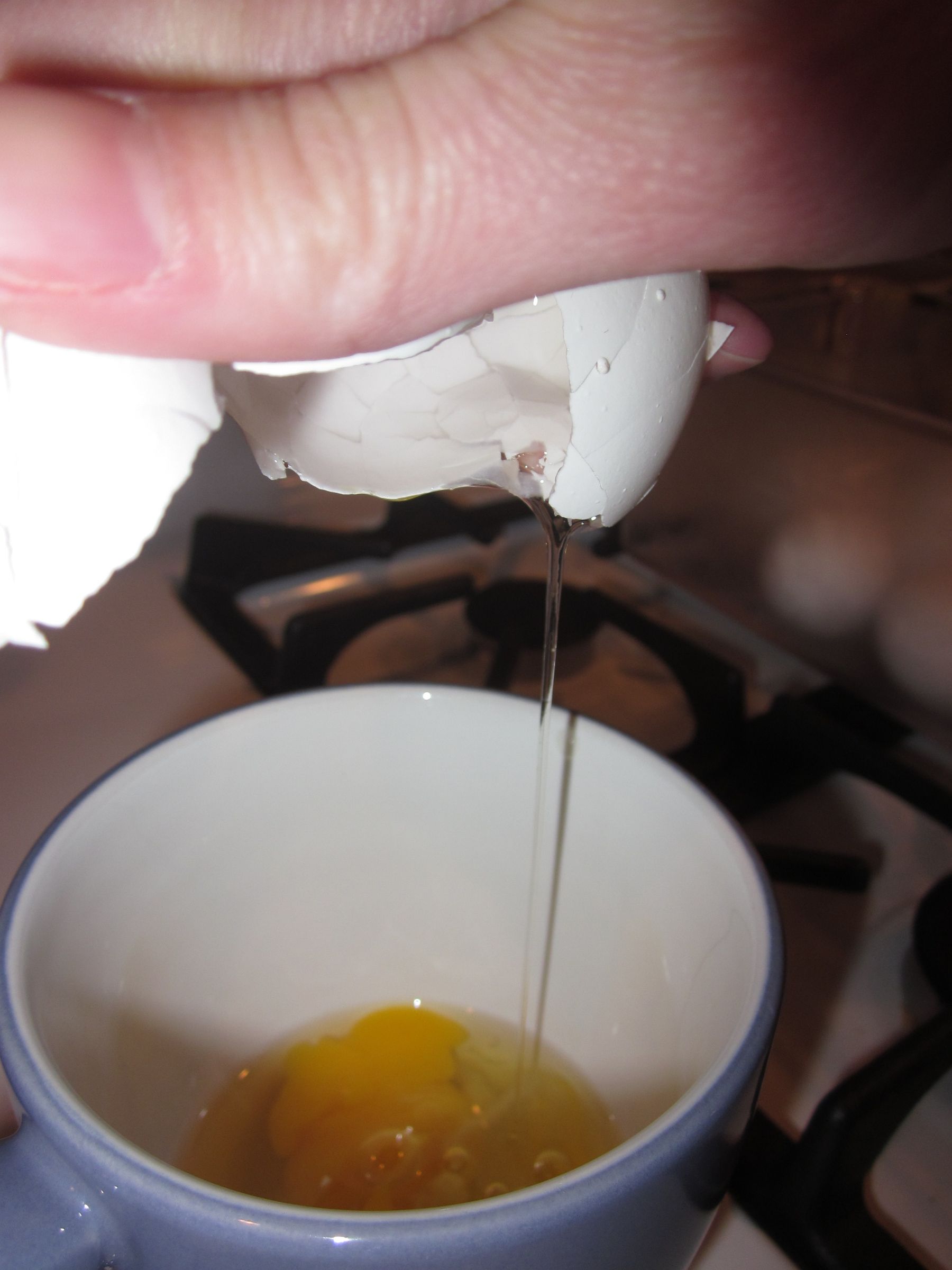 Crack Egg With One Hand : 5 Steps - Instructables