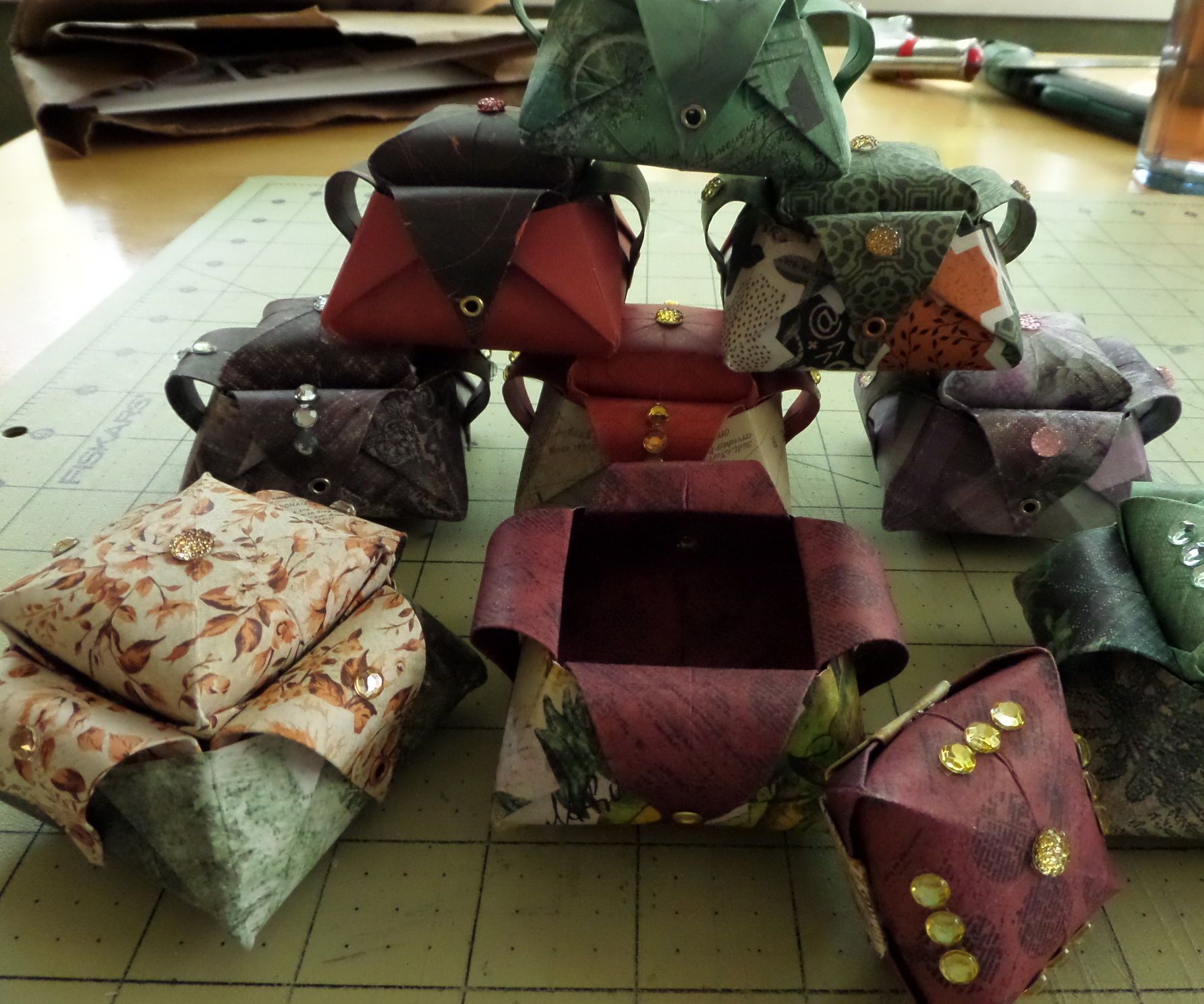 Decorative Origami Gift Box: Part 1, the Box : 11 Steps - Instructables