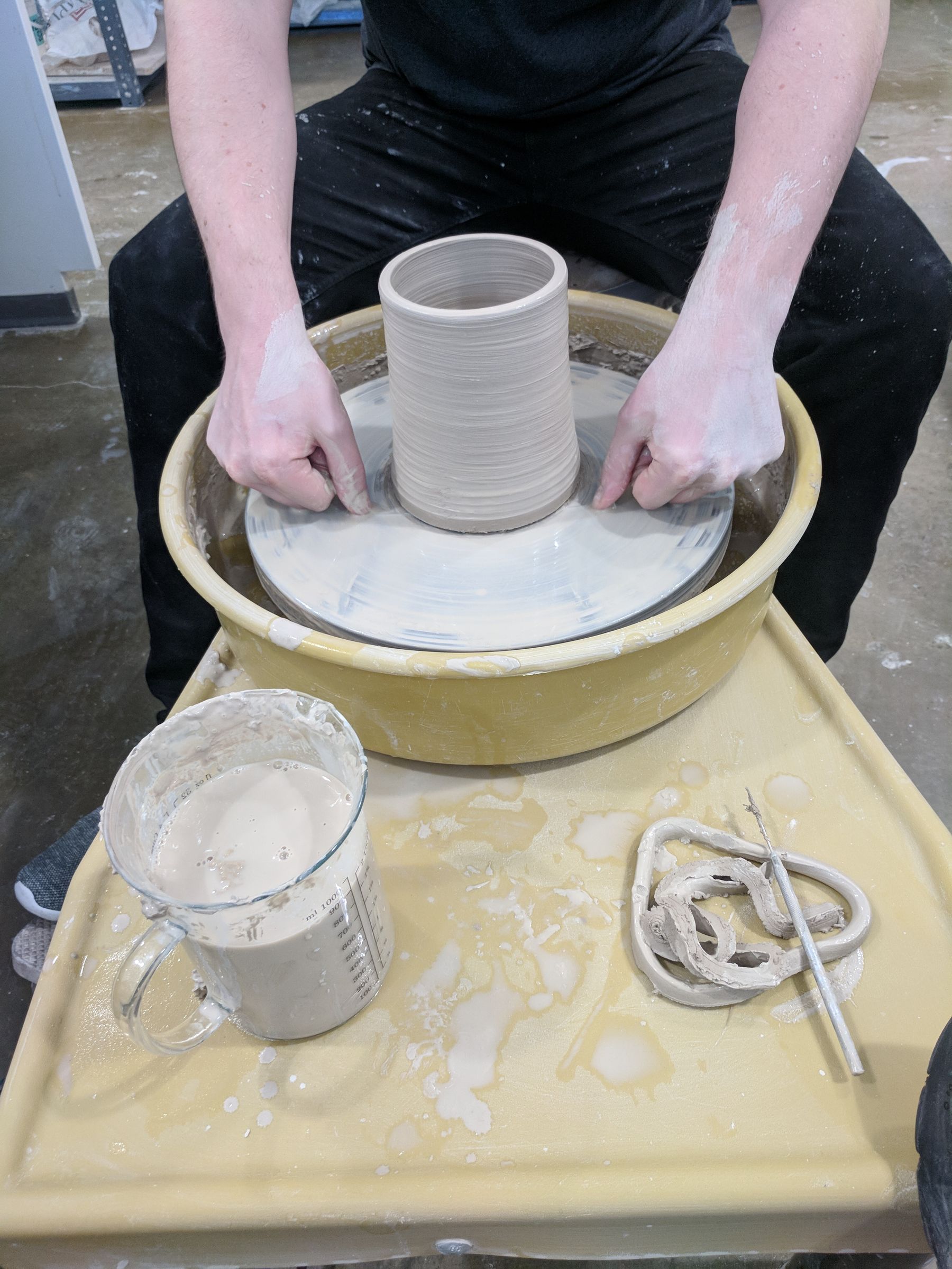 Throwing a Clay Cylinder on the Potters Wheel : 22 Steps (with Pictures ...