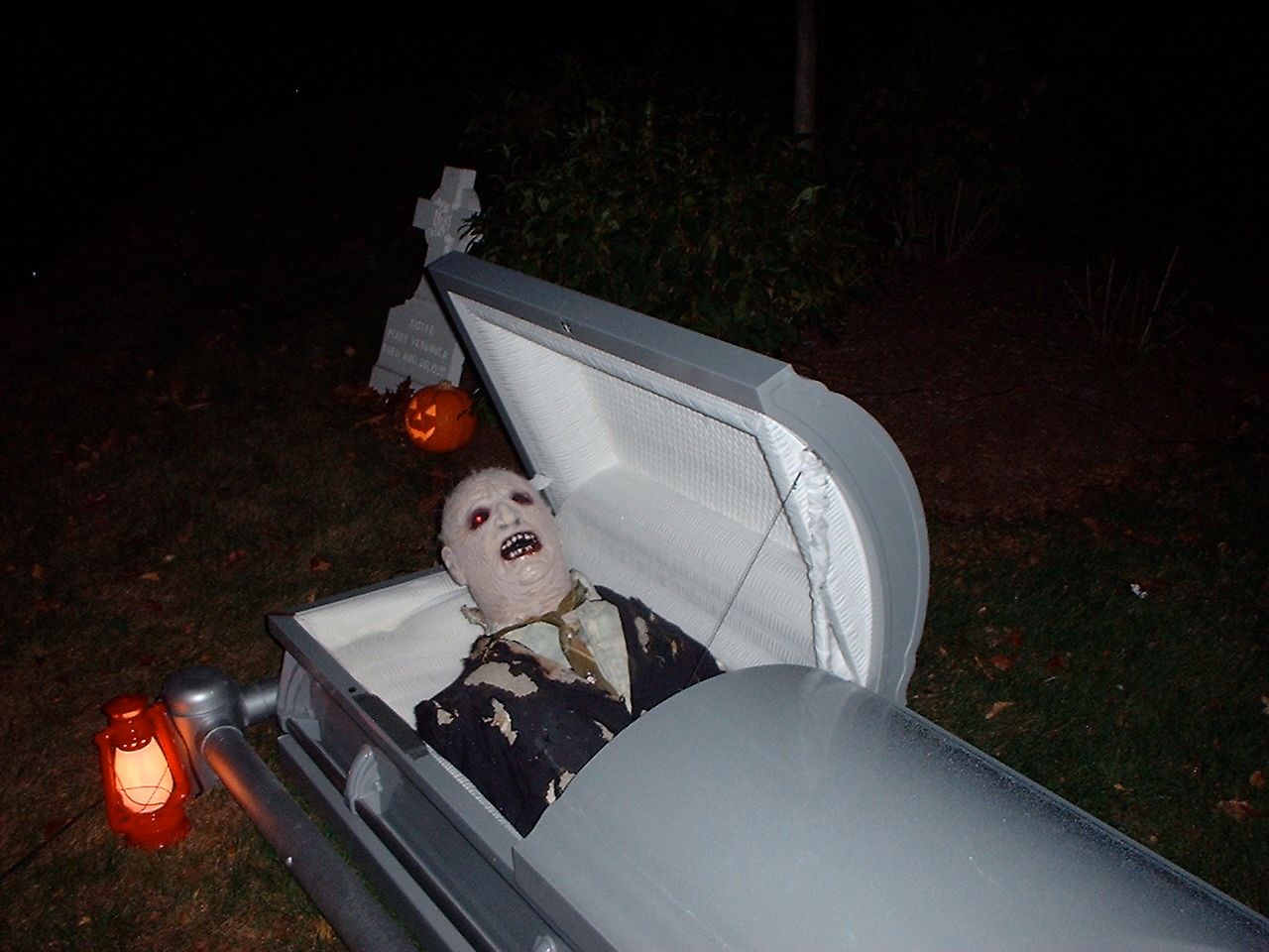 Halloween Remote Controlled Casket : 5 Steps (with Pictures ...