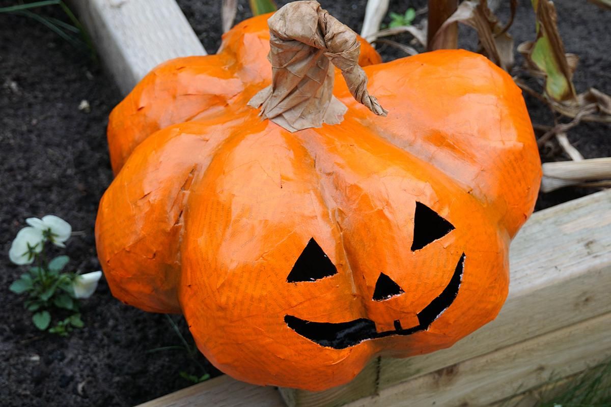 DIY Mod-Roc PUMPKIN ! | How to Make a Large Halloween Prop : 8 Steps ...