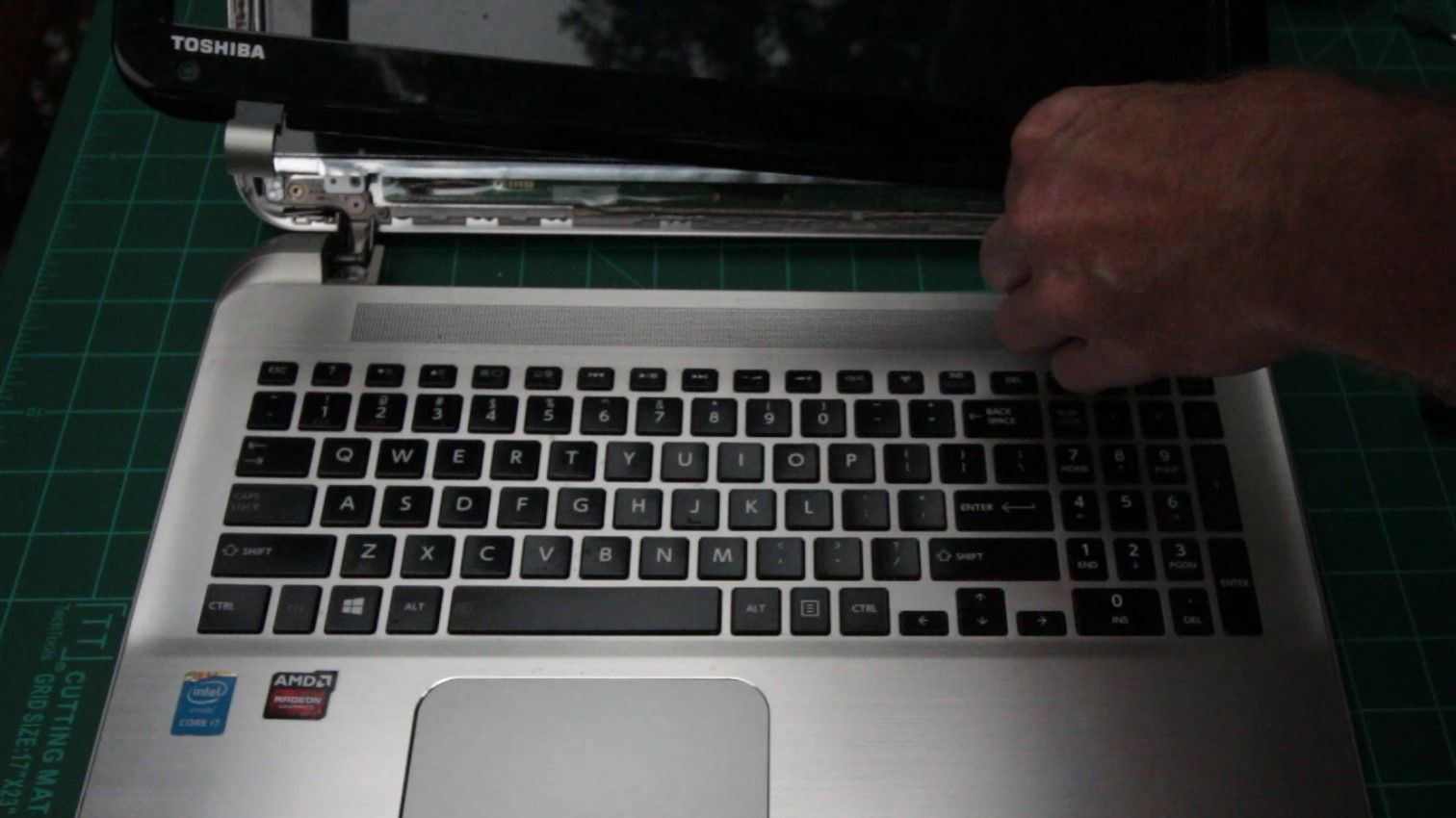 Replacing a Laptop Screen Cable : 11 Steps - Instructables