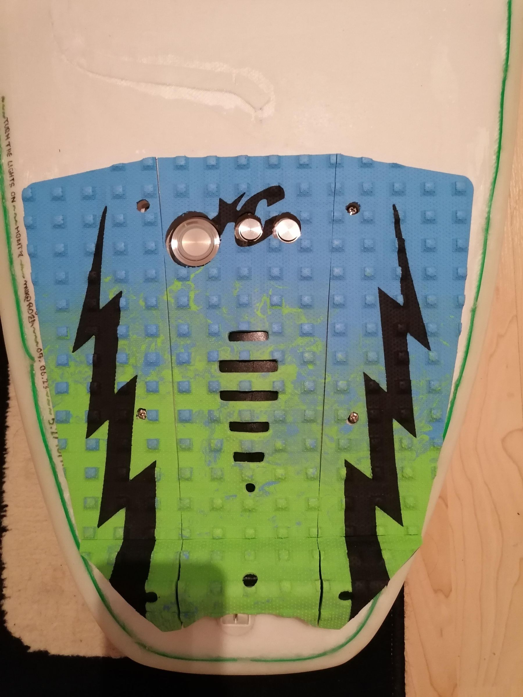 Electroluminescent & Glow-In-The-Dark Surfboard : 9 Steps (with ...