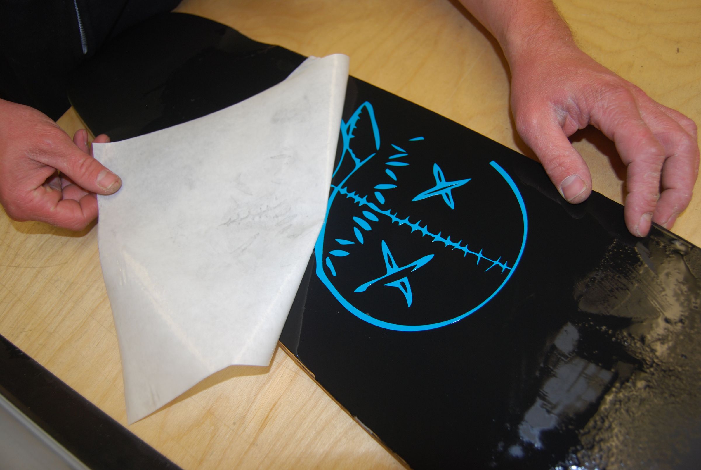 Applying Vinyl to Curved Surfaces : 4 Steps (with Pictures) - Instructables