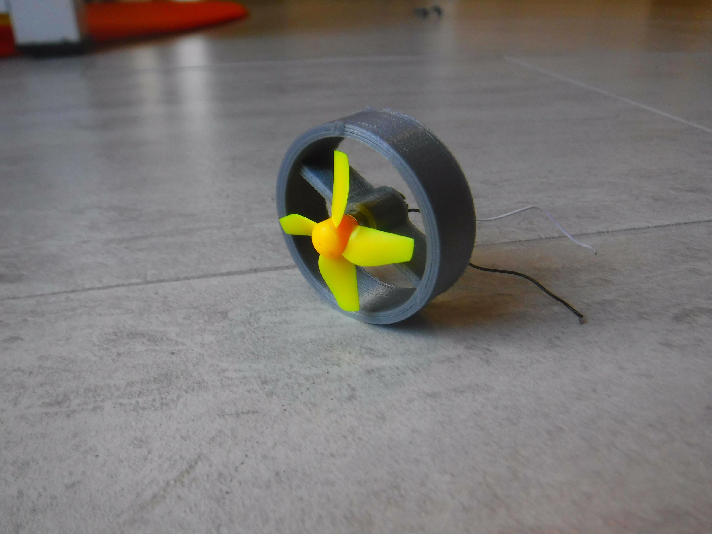 Simple Motorized Hovercraft (Make It Fly Contest) : 10 Steps (with ...