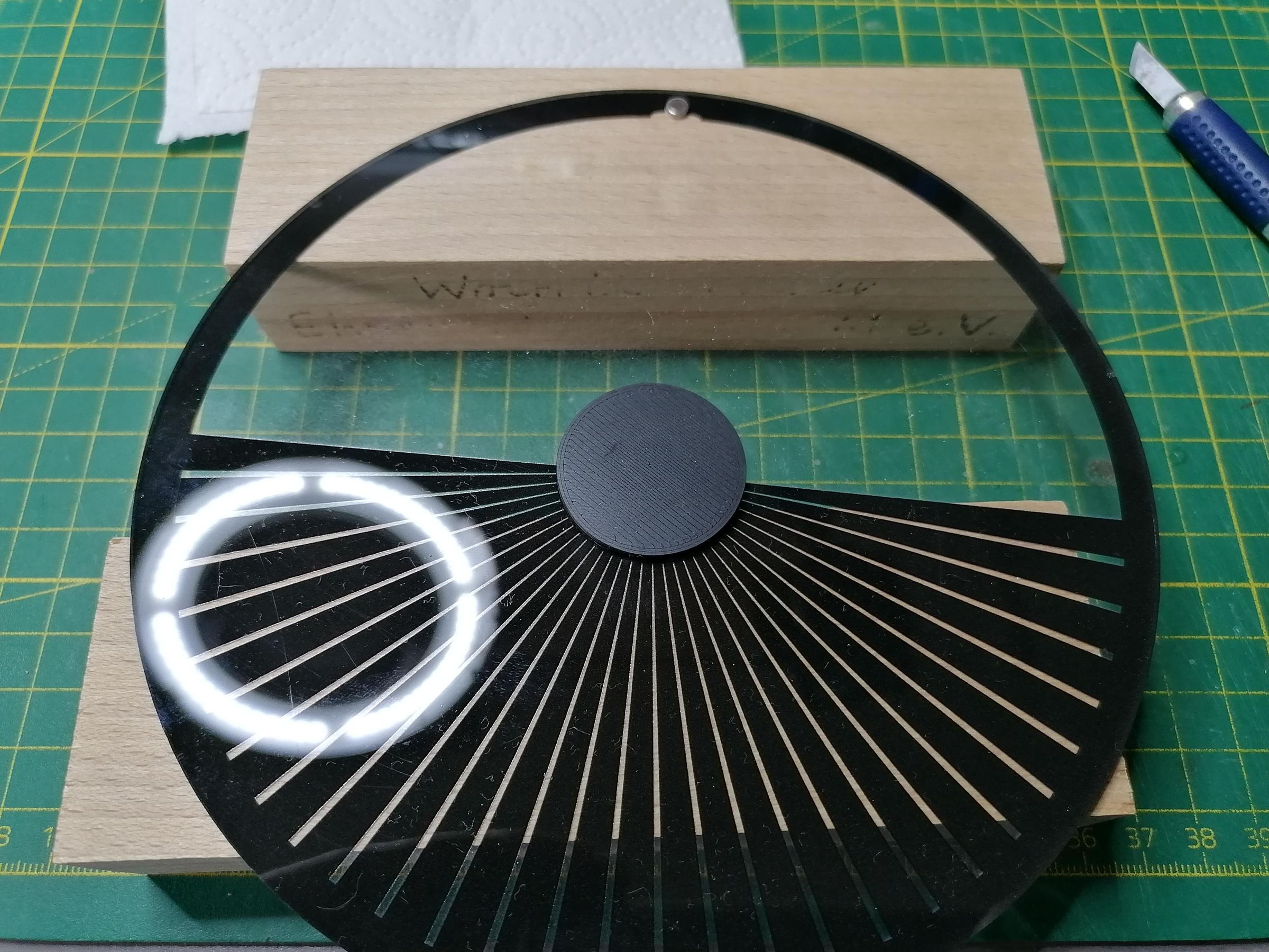Moiré Clock : 9 Steps (with Pictures) - Instructables