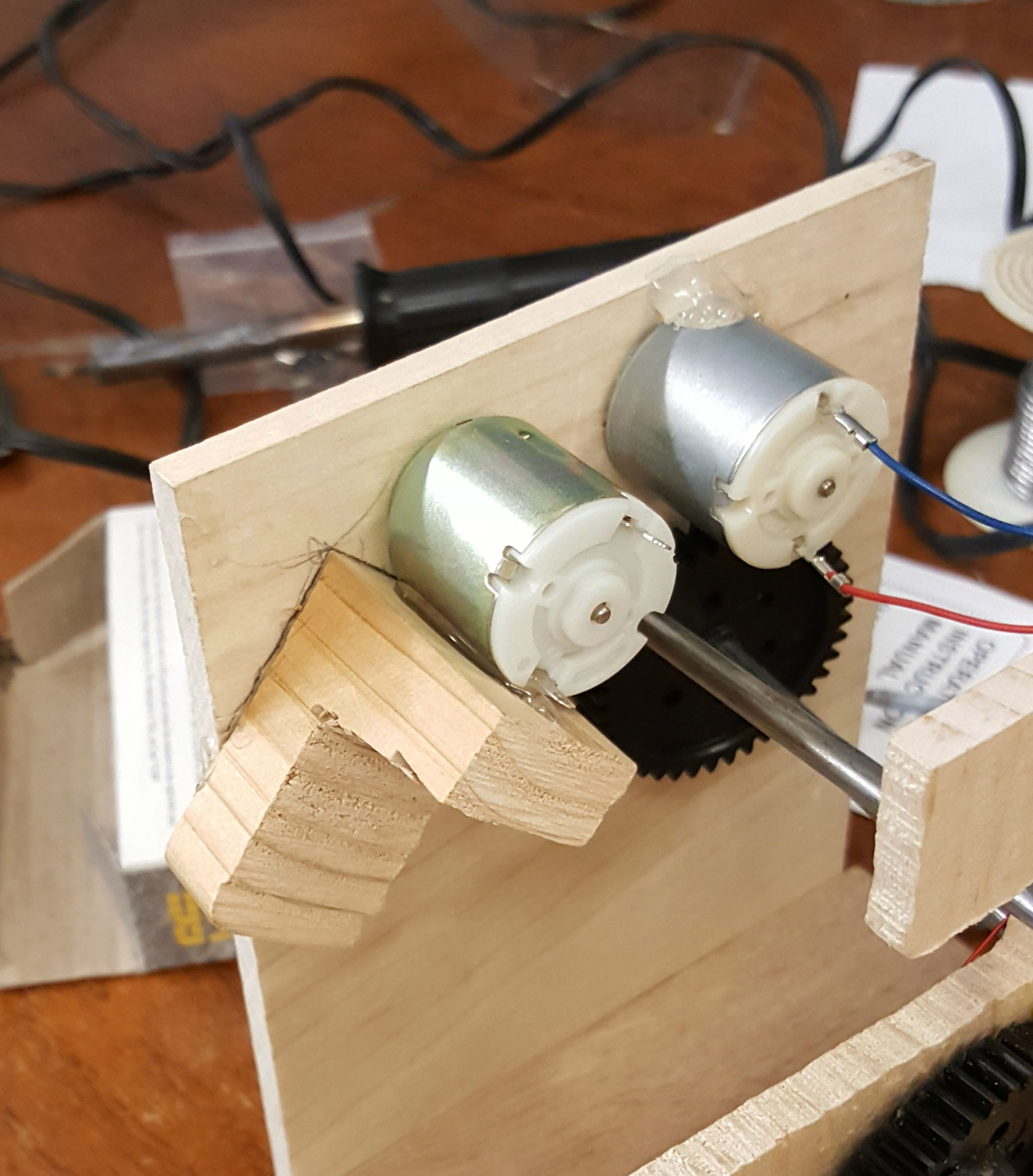 Hand Crank Generator : 14 Steps (with Pictures) - Instructables
