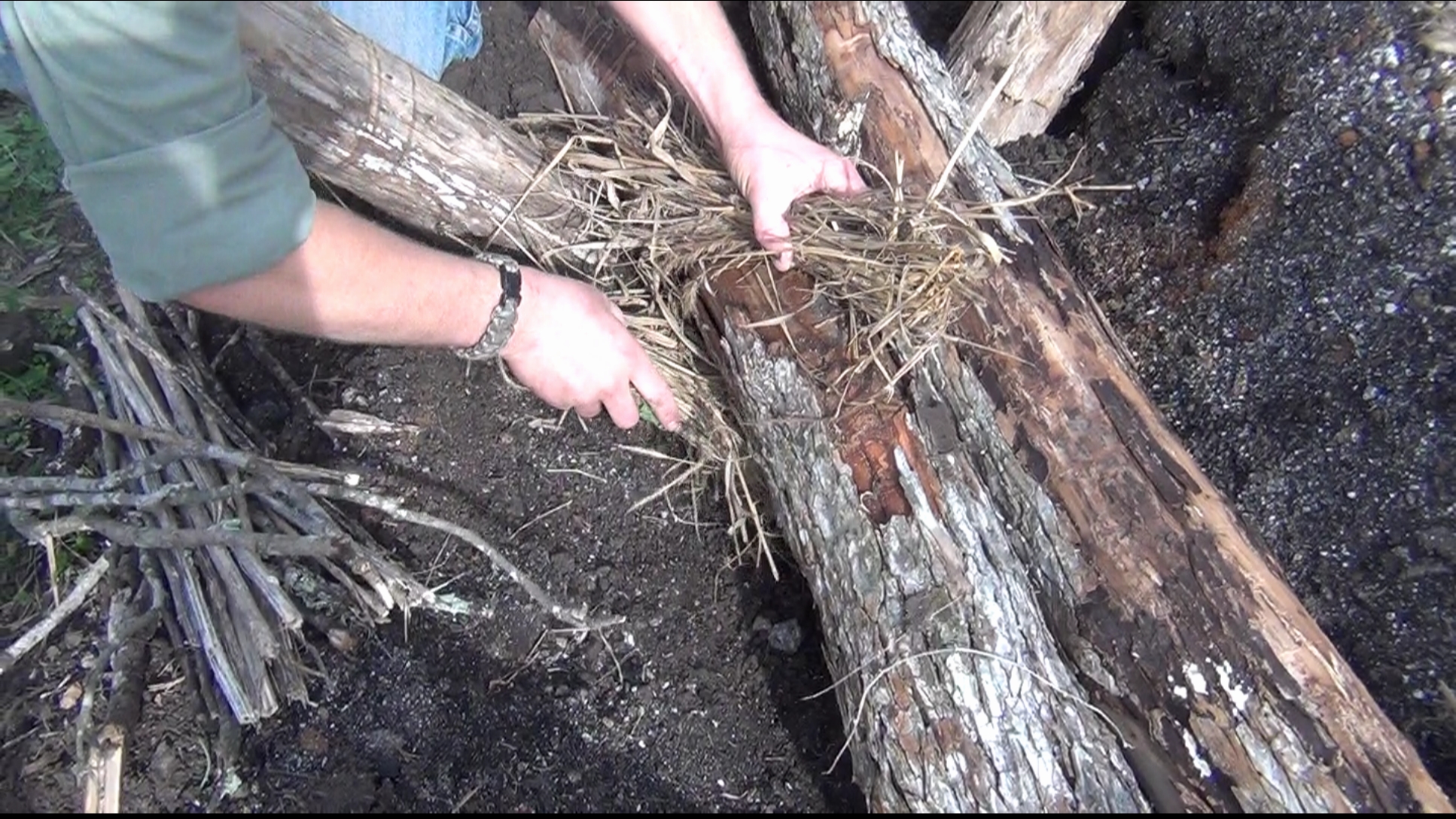 How to Build the Self Feeding Fire - All Night Fire : 11 Steps (with ...